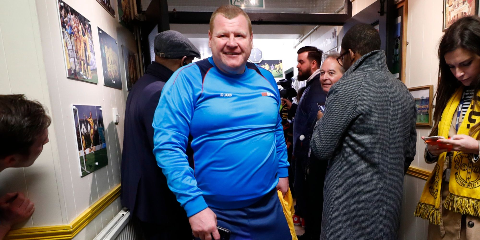 What happened to Sutton's Wayne Shaw after he ate a pie in FA Cup game