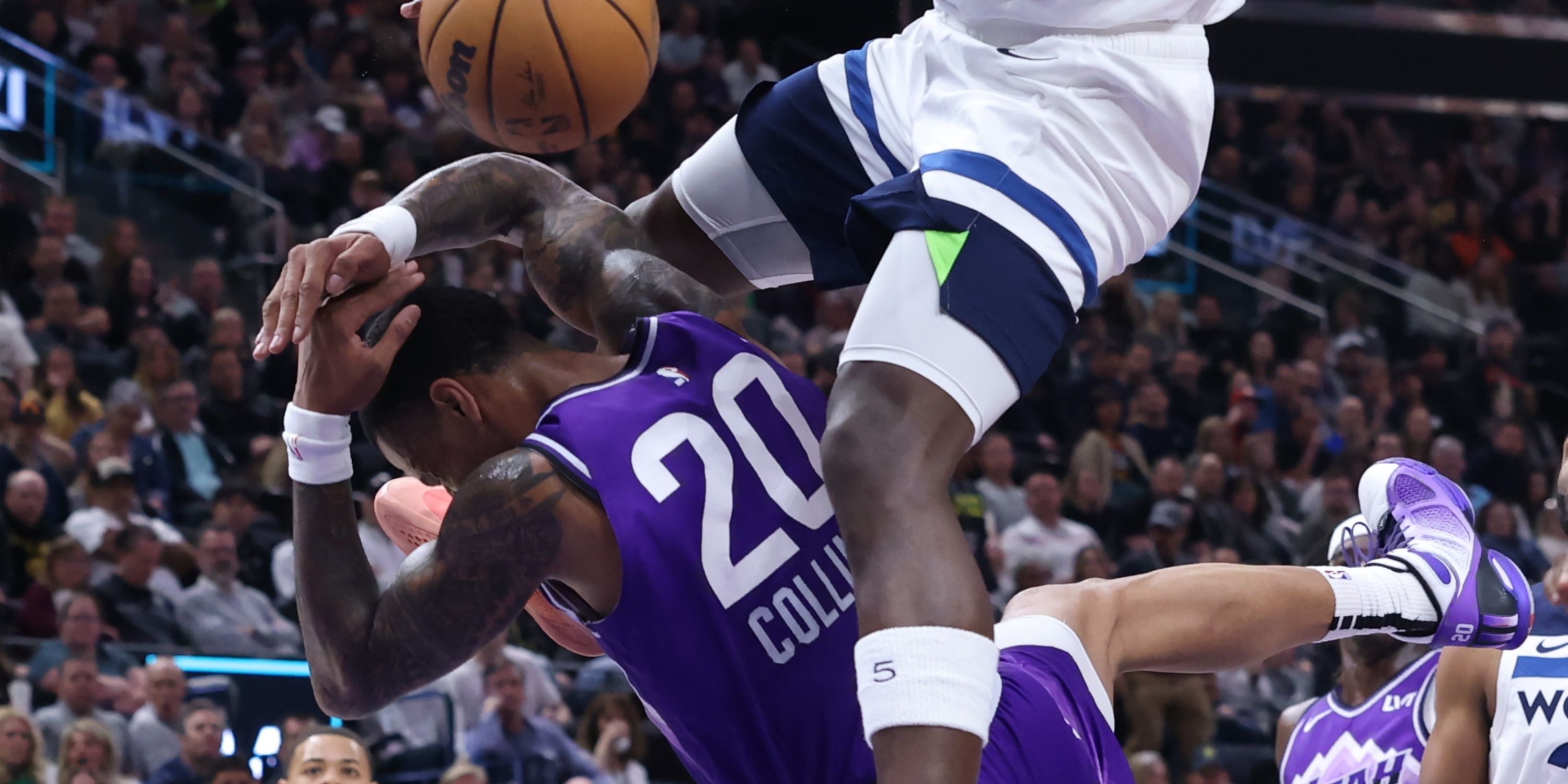 アンソニー・エドワーズはジョン・コリンズに対する驚異的なダンクを見て驚くべき反応を示した