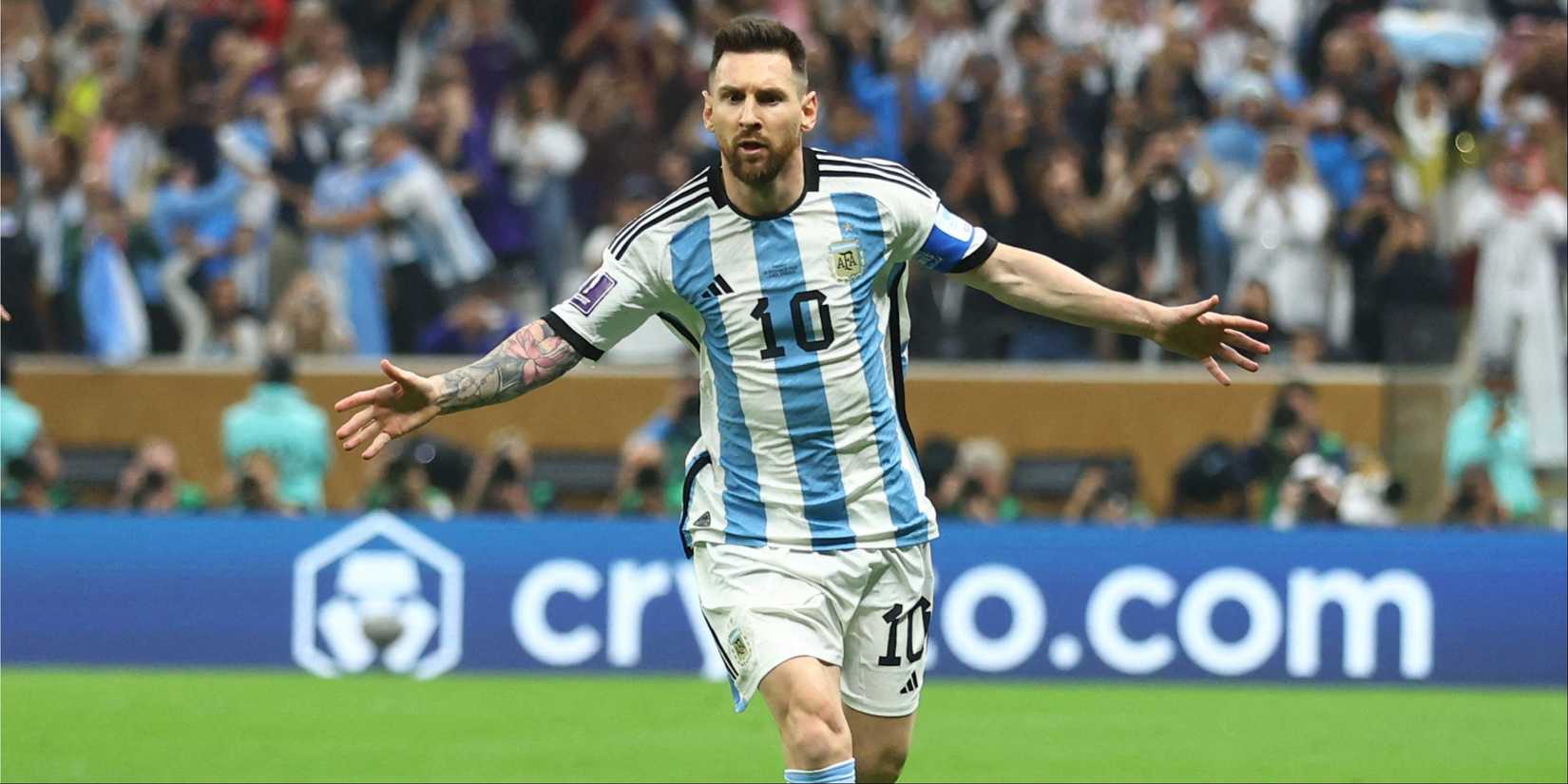 15 Greatest Right-Wingers in Football History [Ranked]