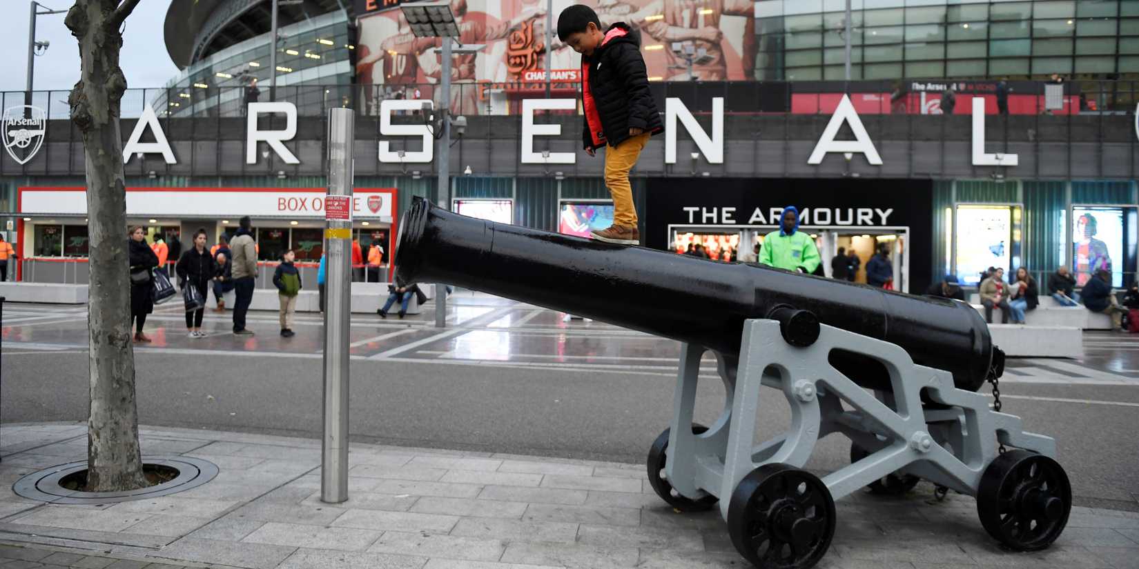 Why Arsenal Have a Cannon on Their Badge