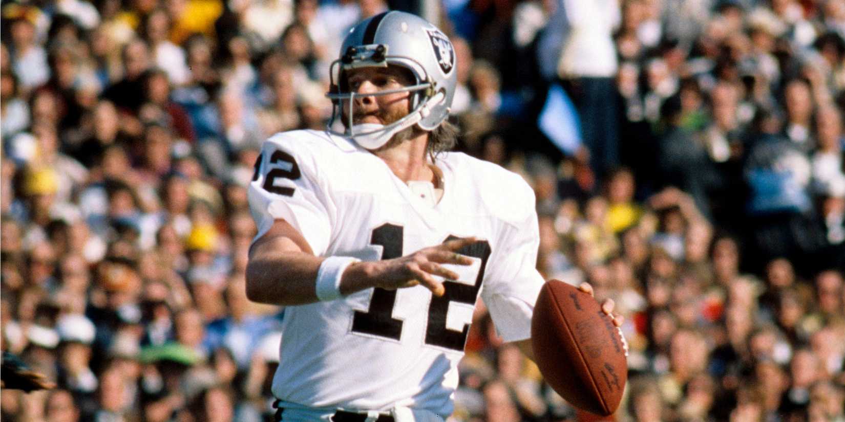 Ranking the Top 5 Left-Handed Quarterbacks in NFL History