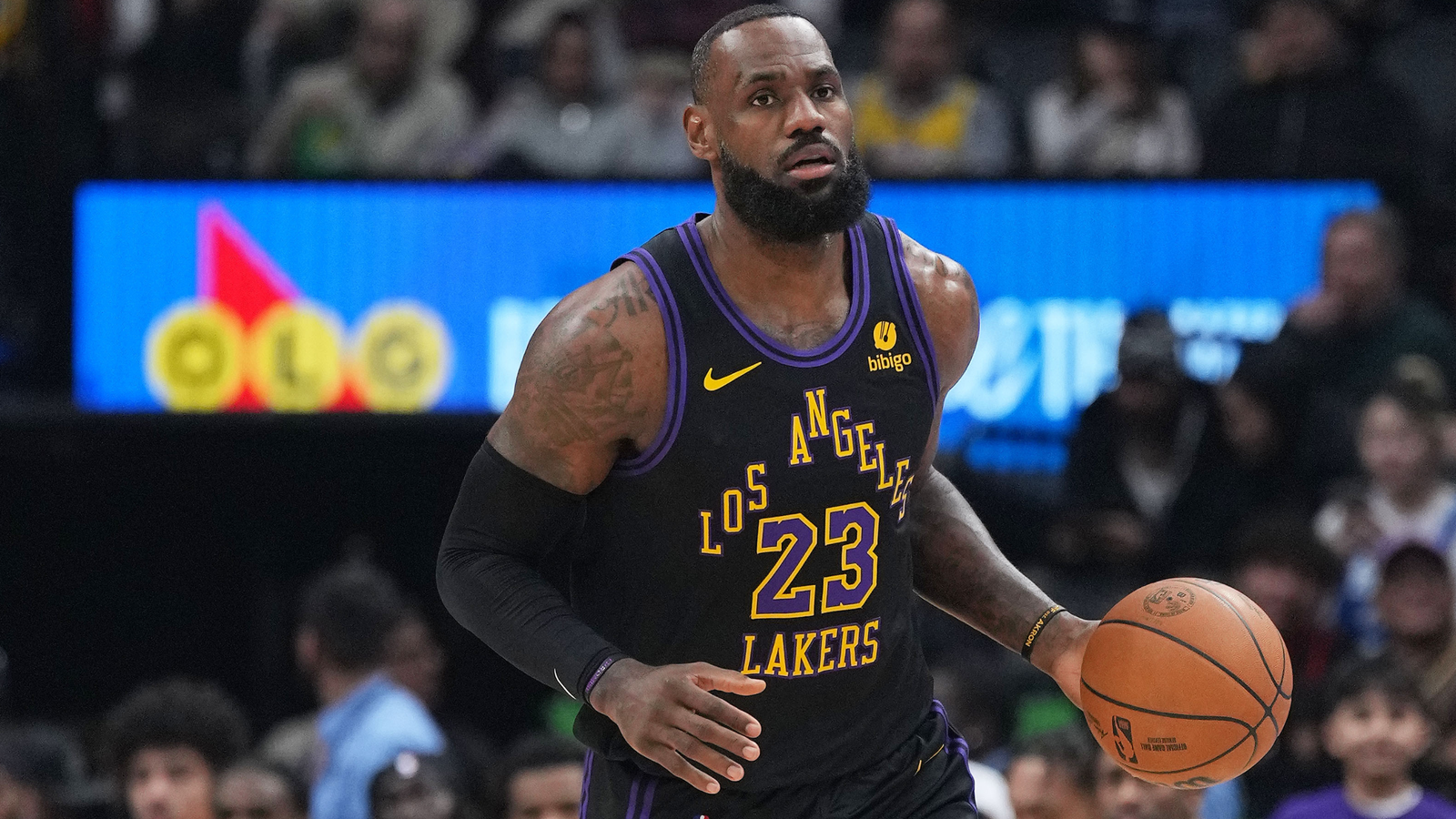 Toronto Welcomes LeBron James With Open Arms in Lakers Win Over Raptors