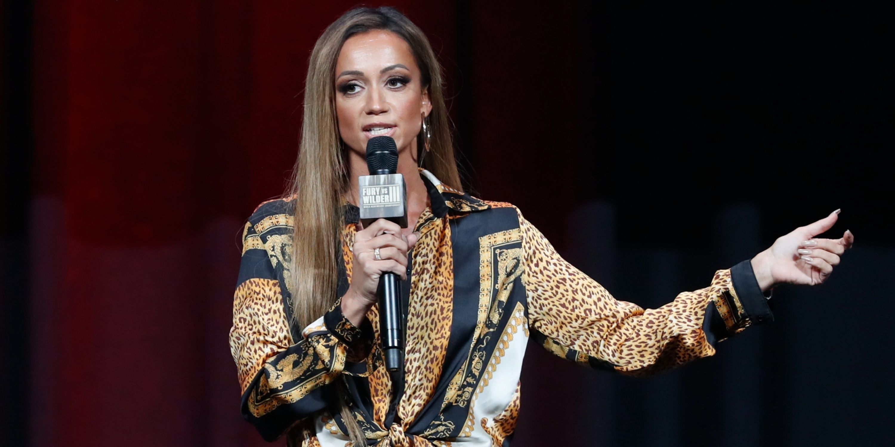 French Open: Iga Świątek's priceless reaction to Robert Lewandowski in ...