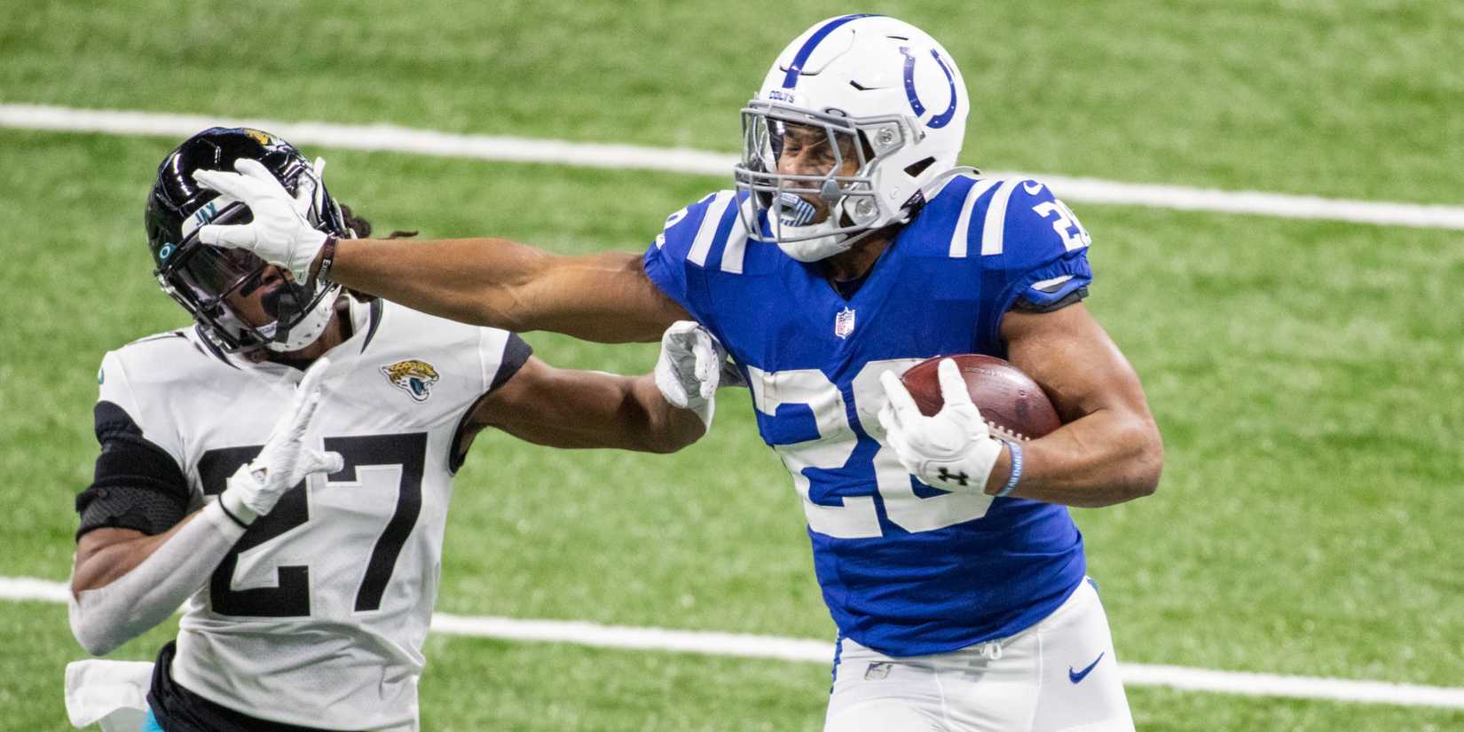 The 10 NFL Running Backs With the Most Rushing Yards in a Game