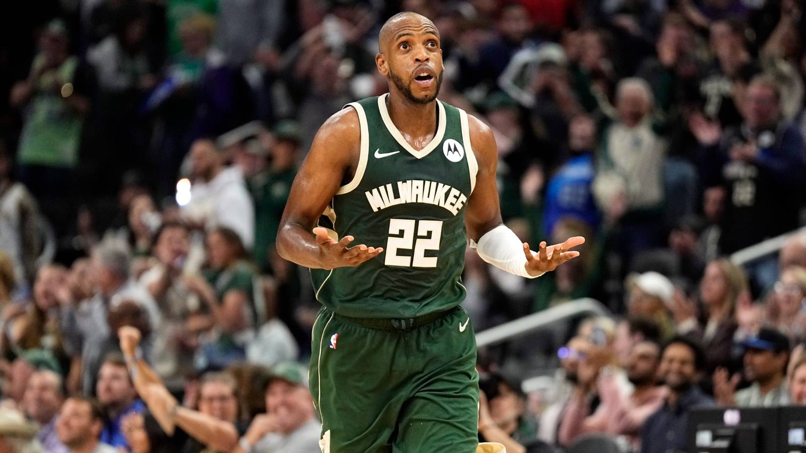 Bucks Make NBA History With Giannis Antetokounmpo, Damian Lillard Sidelined