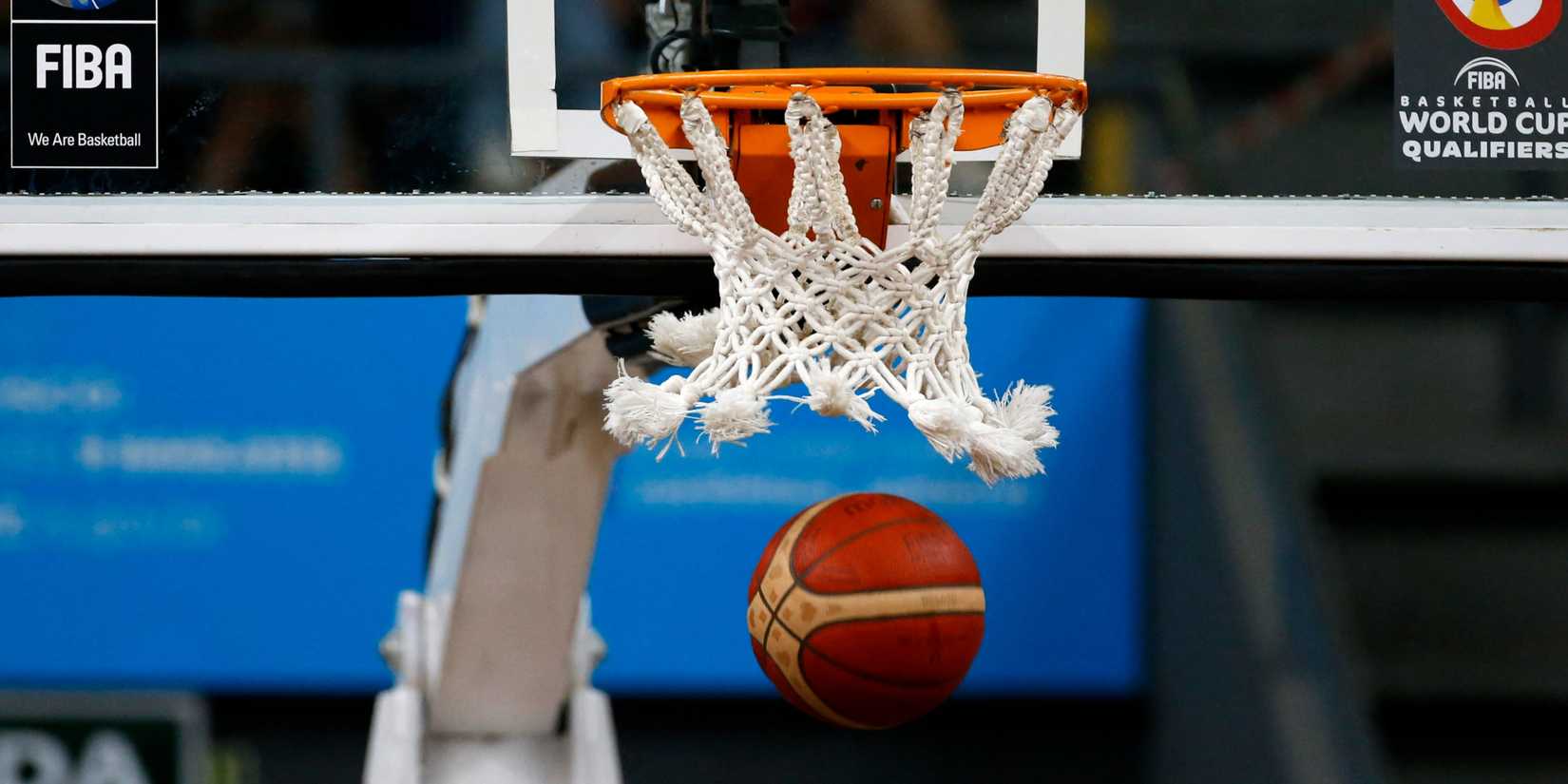 NBA Fans' Two-Word Chant After Silence Following Alex Pretti Shooting