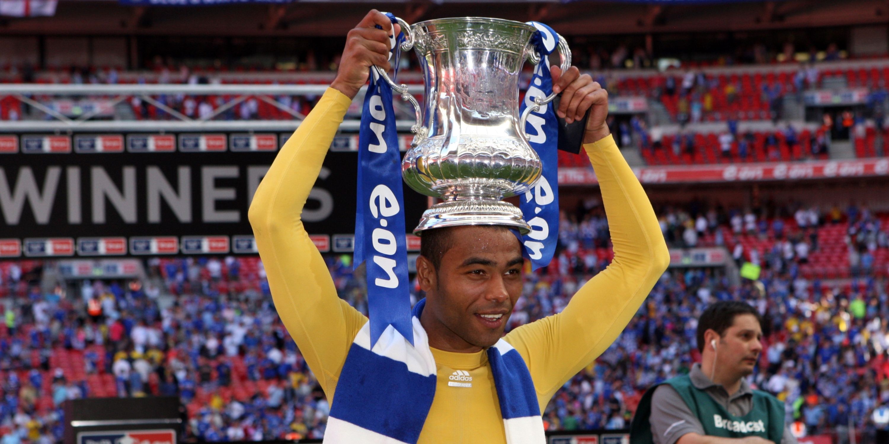 11 Greatest English Defenders in Football History [Ranked]