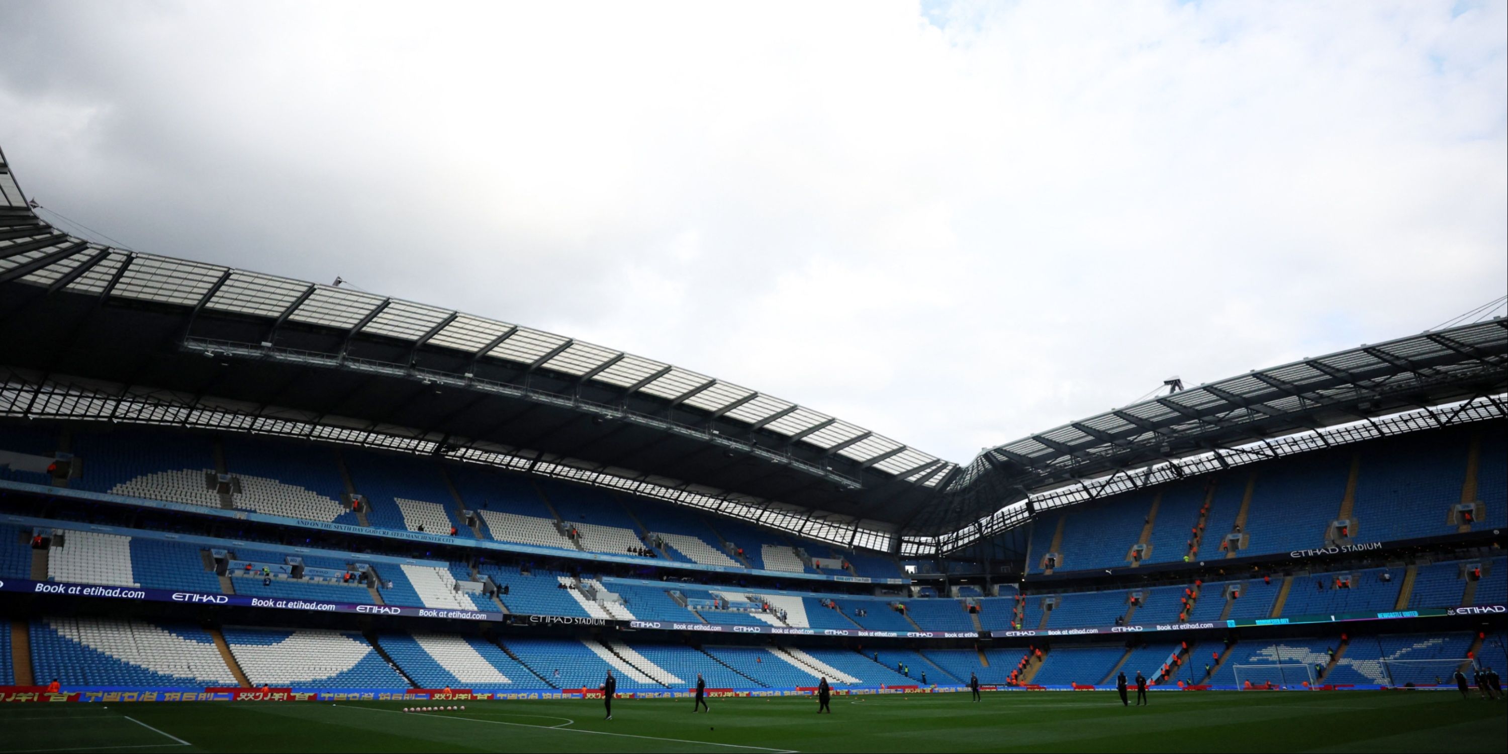 10 Biggest Football Stadiums in England (Ranked)