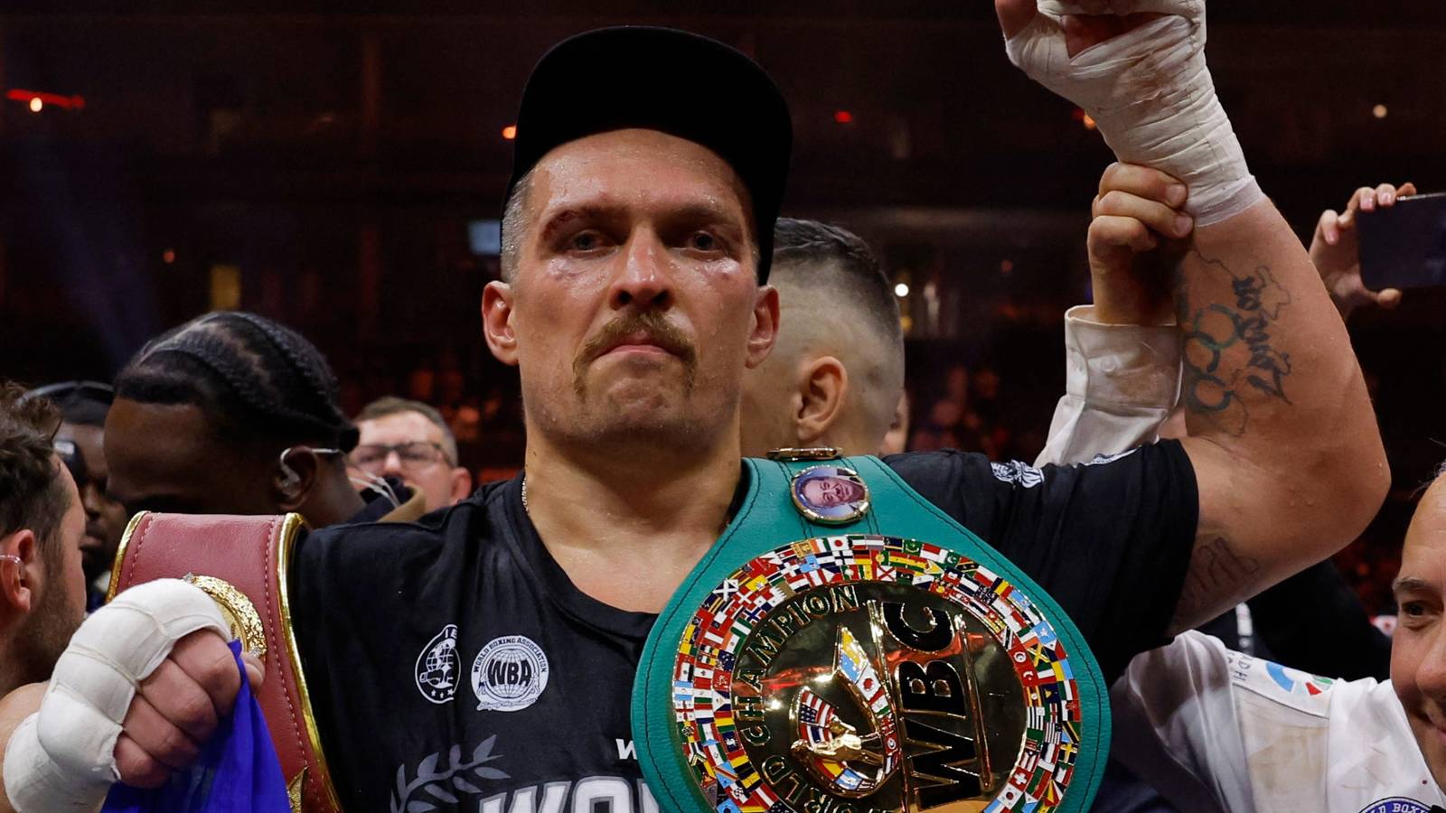 The Difference Between Unified & Undisputed Champion in Boxing