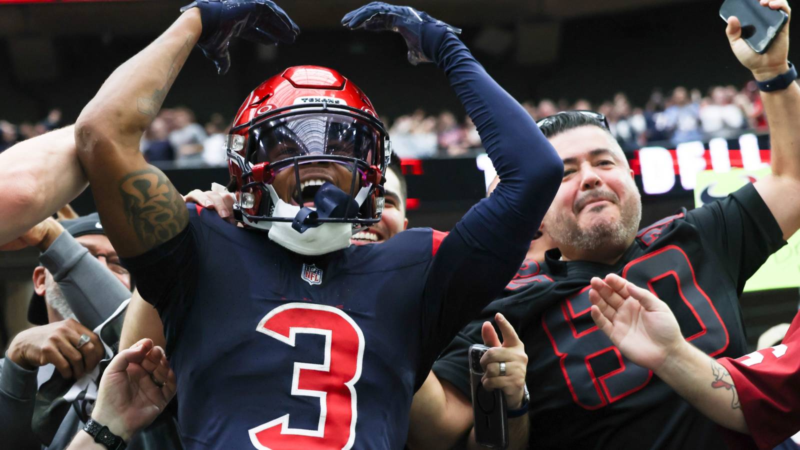 Texans WR Tank Dell Returns to the Field Just One Month After Being Shot