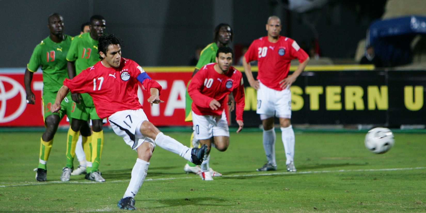 10 Greatest International Footballers in History [Ranked]