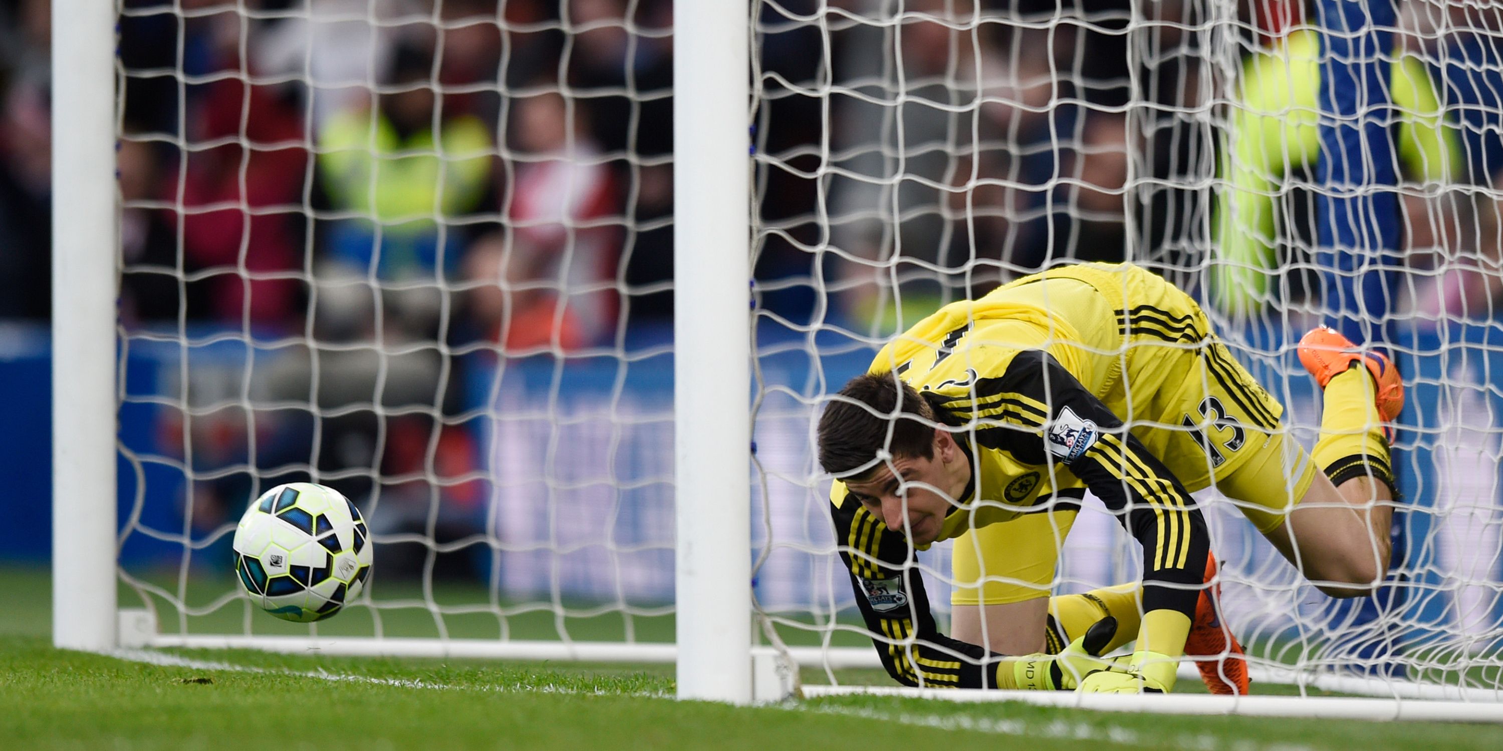 8 Best Premier League Goals Scored From the Halfway Line (Ranked)