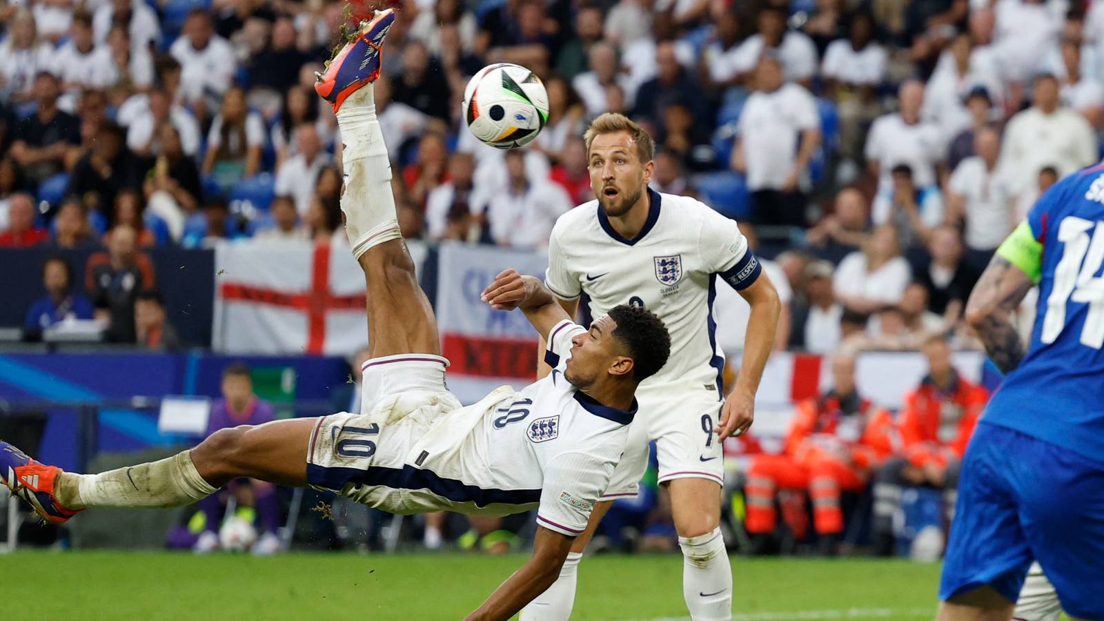 Ranking the 19 Greatest Bicycle Kicks in Football History