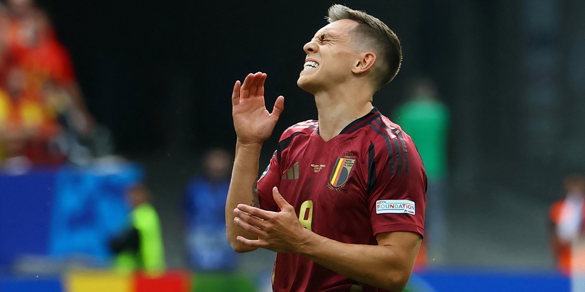 Leandro Trossard Explains the Origin of His 'Goggles' Celebration Leandro Trossard Explains the Origin of His 'Goggles' Celebration
