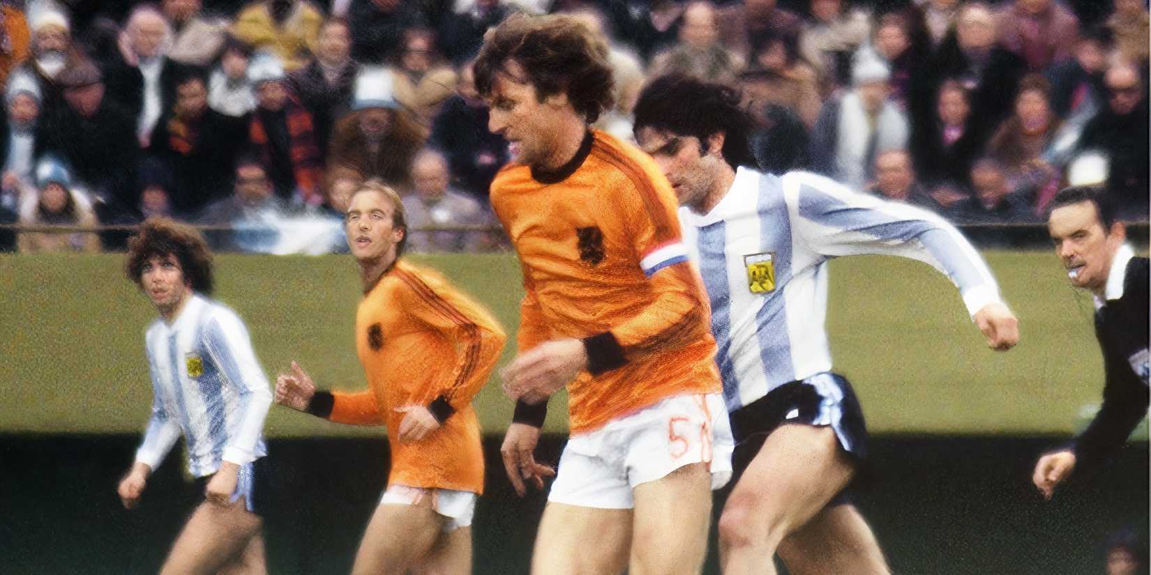 21 Best Defenders in Football History [Ranked]