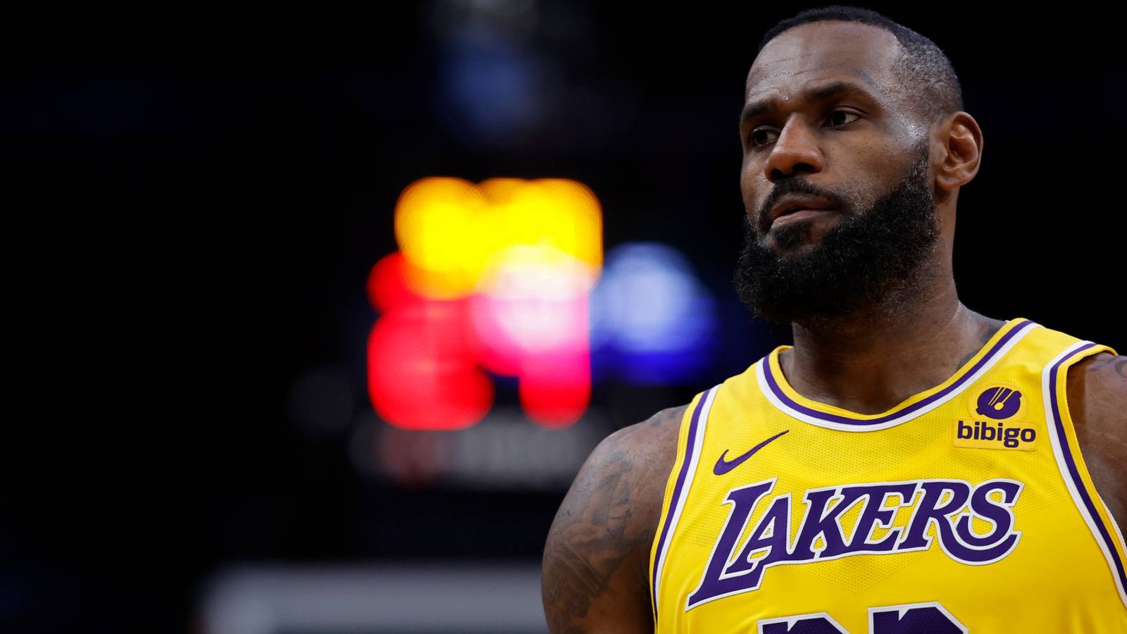 LeBron James Signs 2-Year, $104M Extension With Lakers