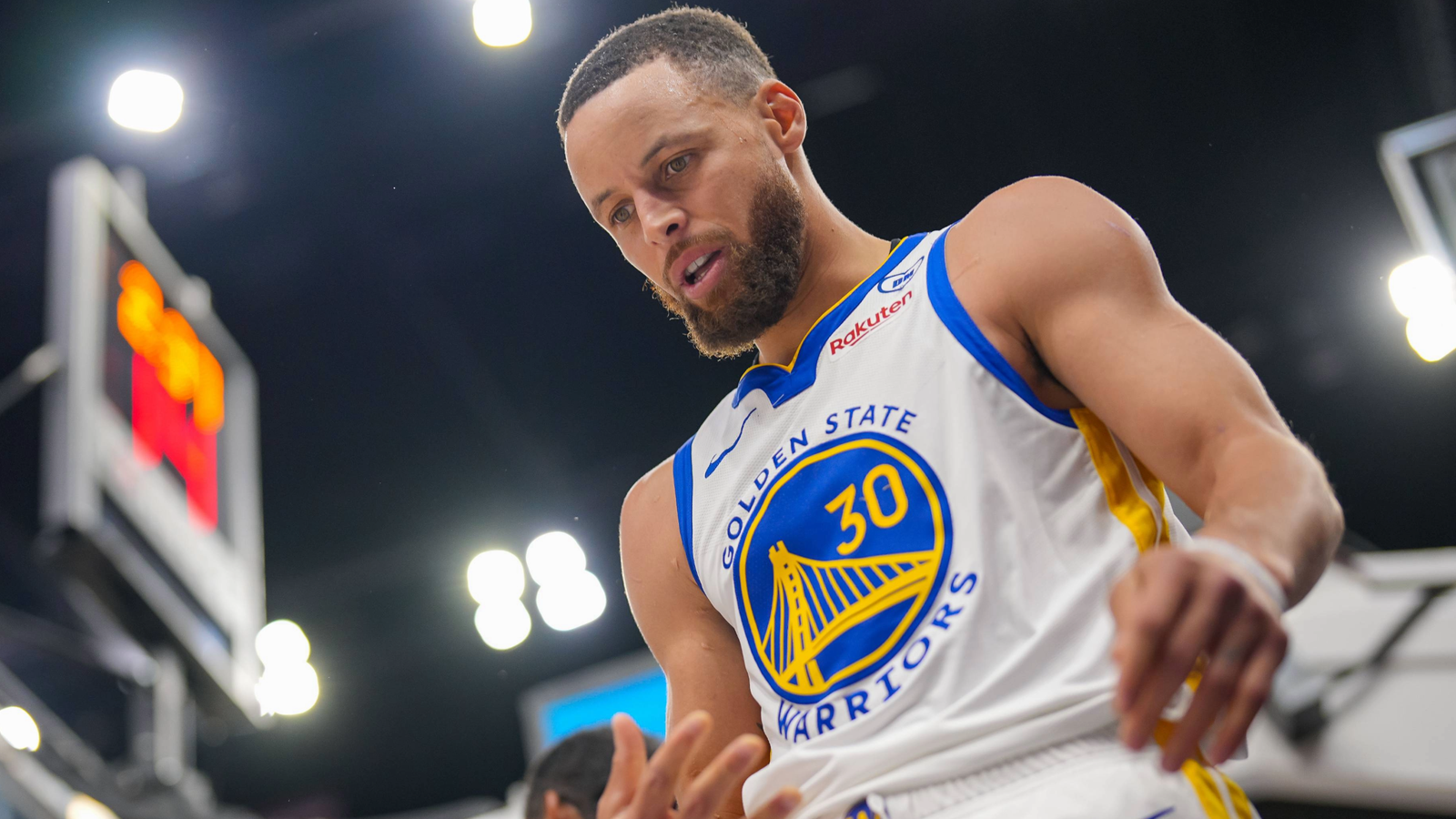 Stephen Curry Signs 1-Year Extension With Warriors