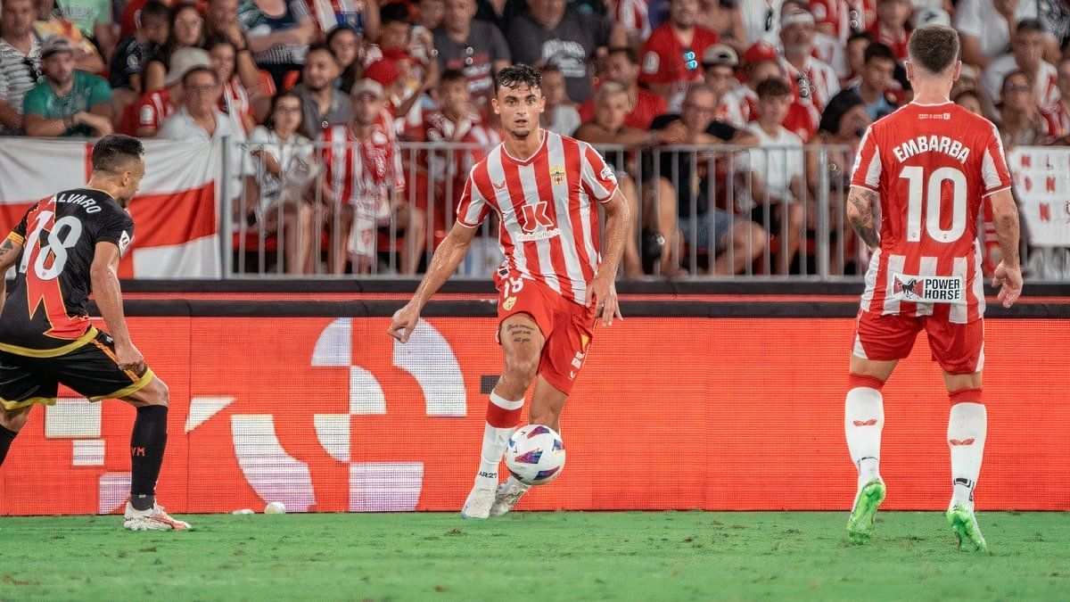 Newcastle Interested in Signing Right-Back Marc Pubill