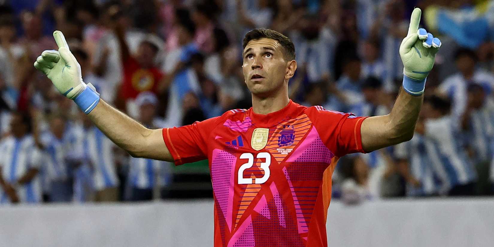 Ecuador Goalkeeper's Reaction to Lionel Messi's Missed Penalty at Copa ...