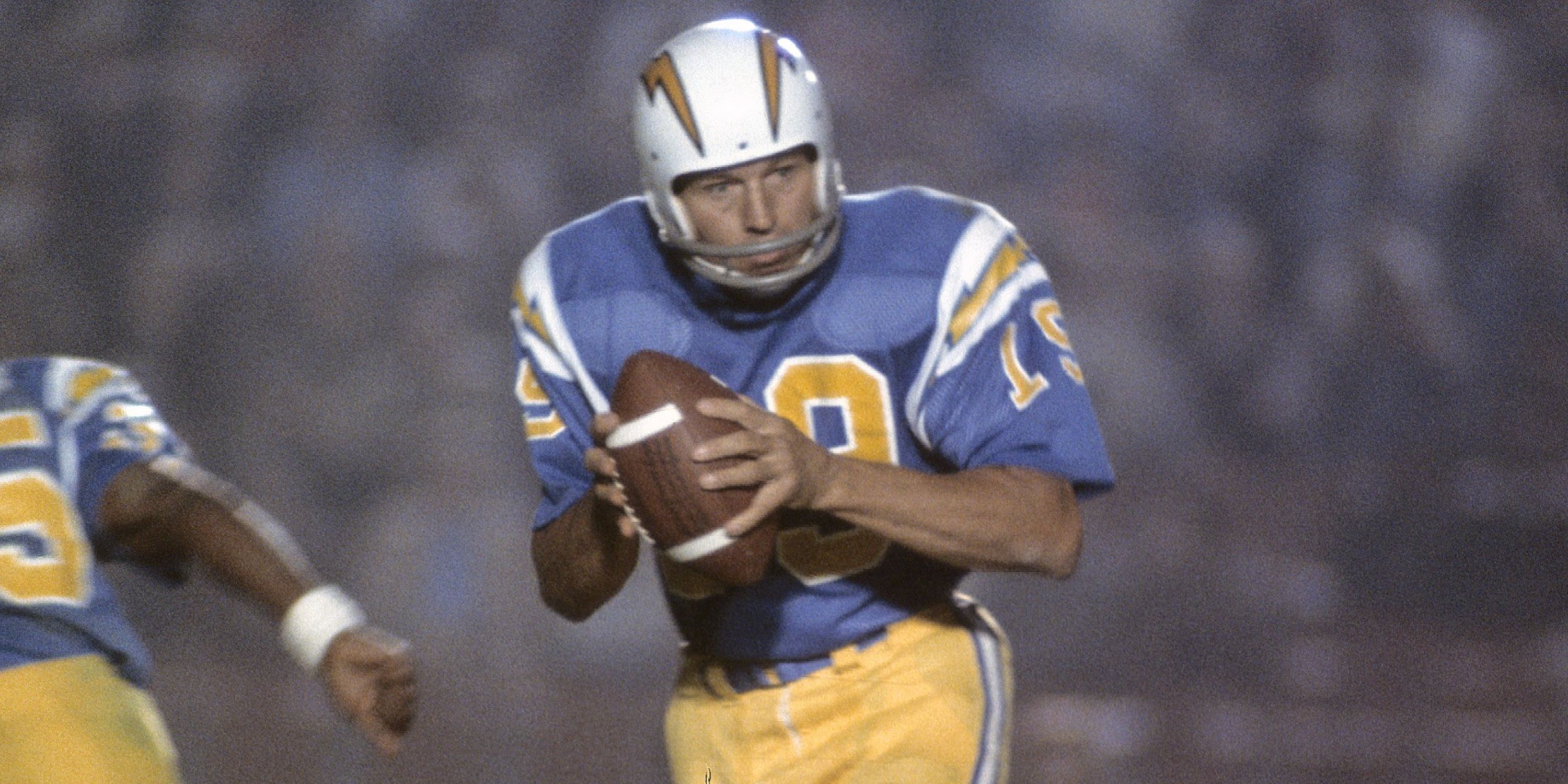 10 Legendary NFL Careers Ended on Random Teams