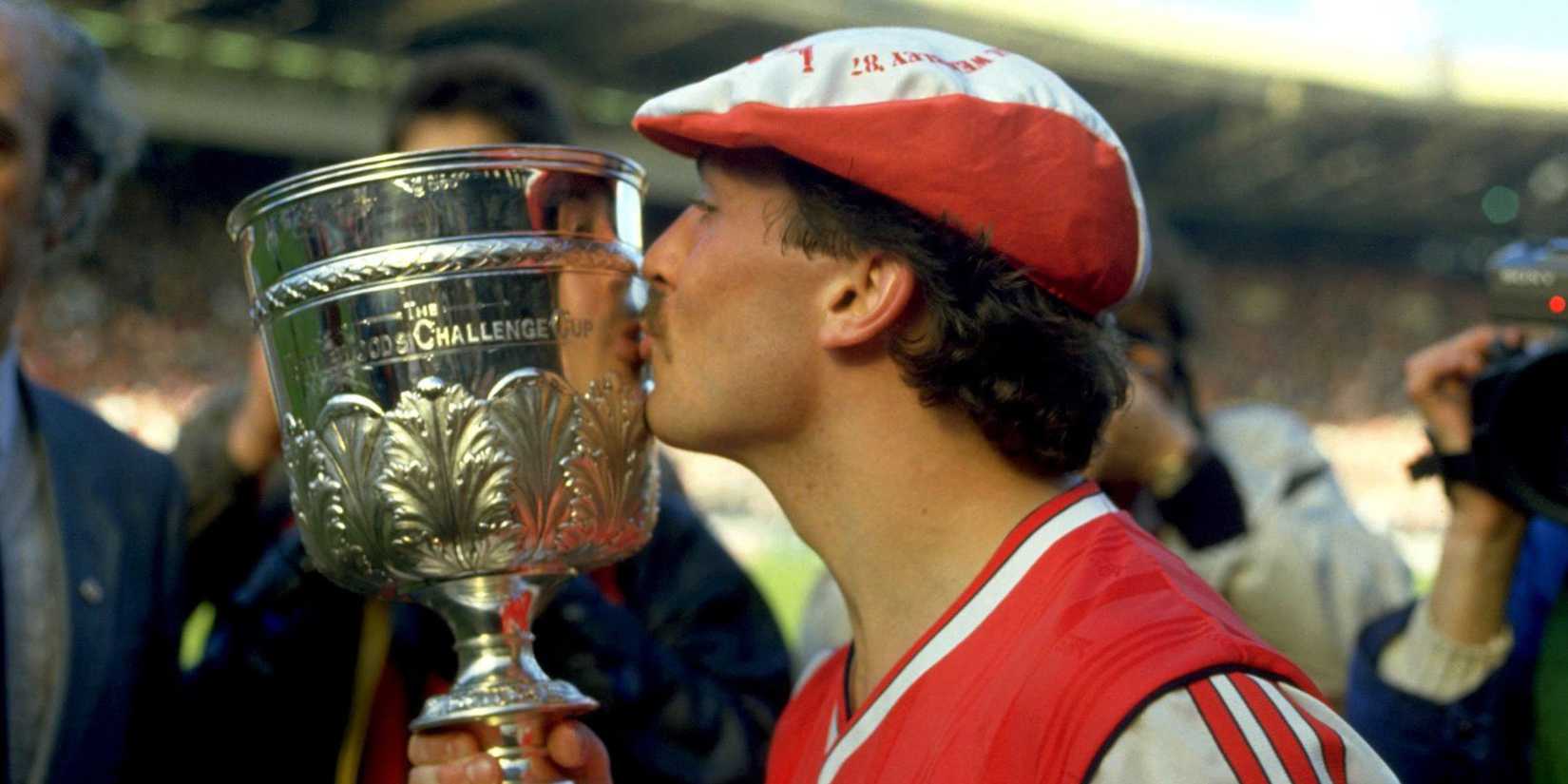 20 Best Left-Backs in Football History [Ranked]