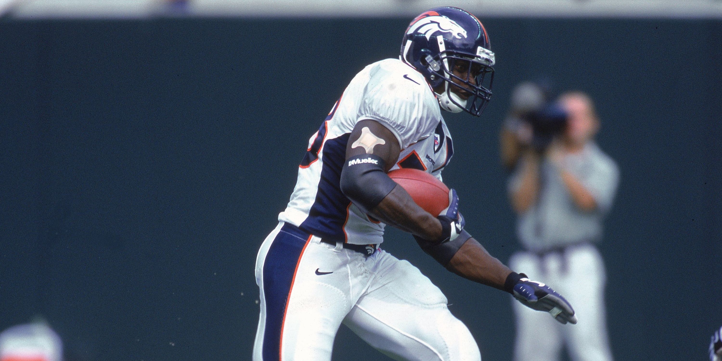 10 NFL Rookies With the Most Rushing Yards in a Game