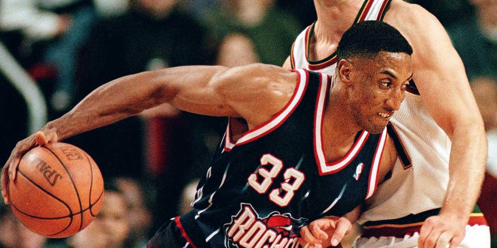 10 Fan-Favorite NBA Stars Who Played for Unfamiliar Teams