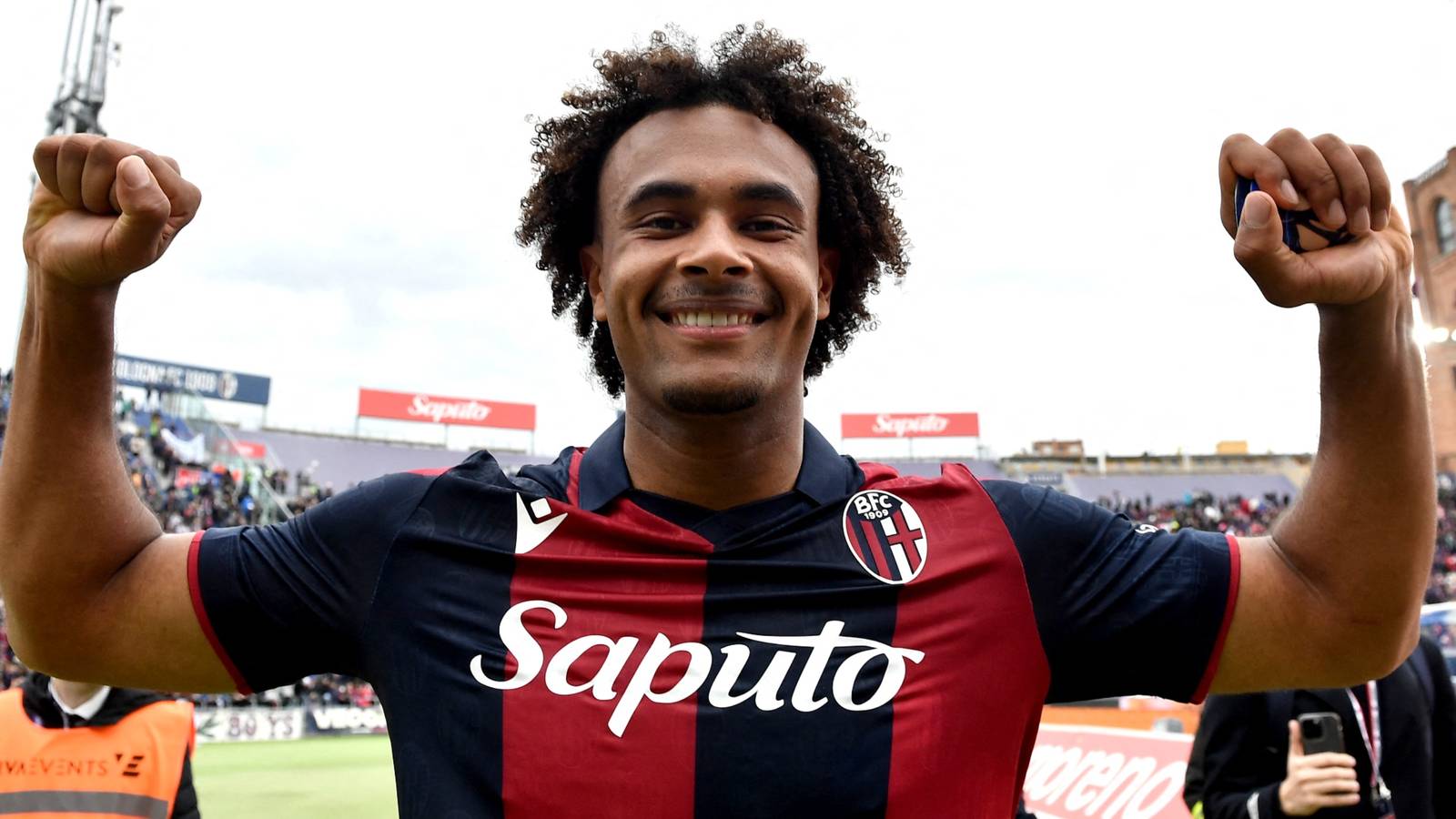 Zirkzee Set to be 'First Signing of INEOS Era' at Man Utd