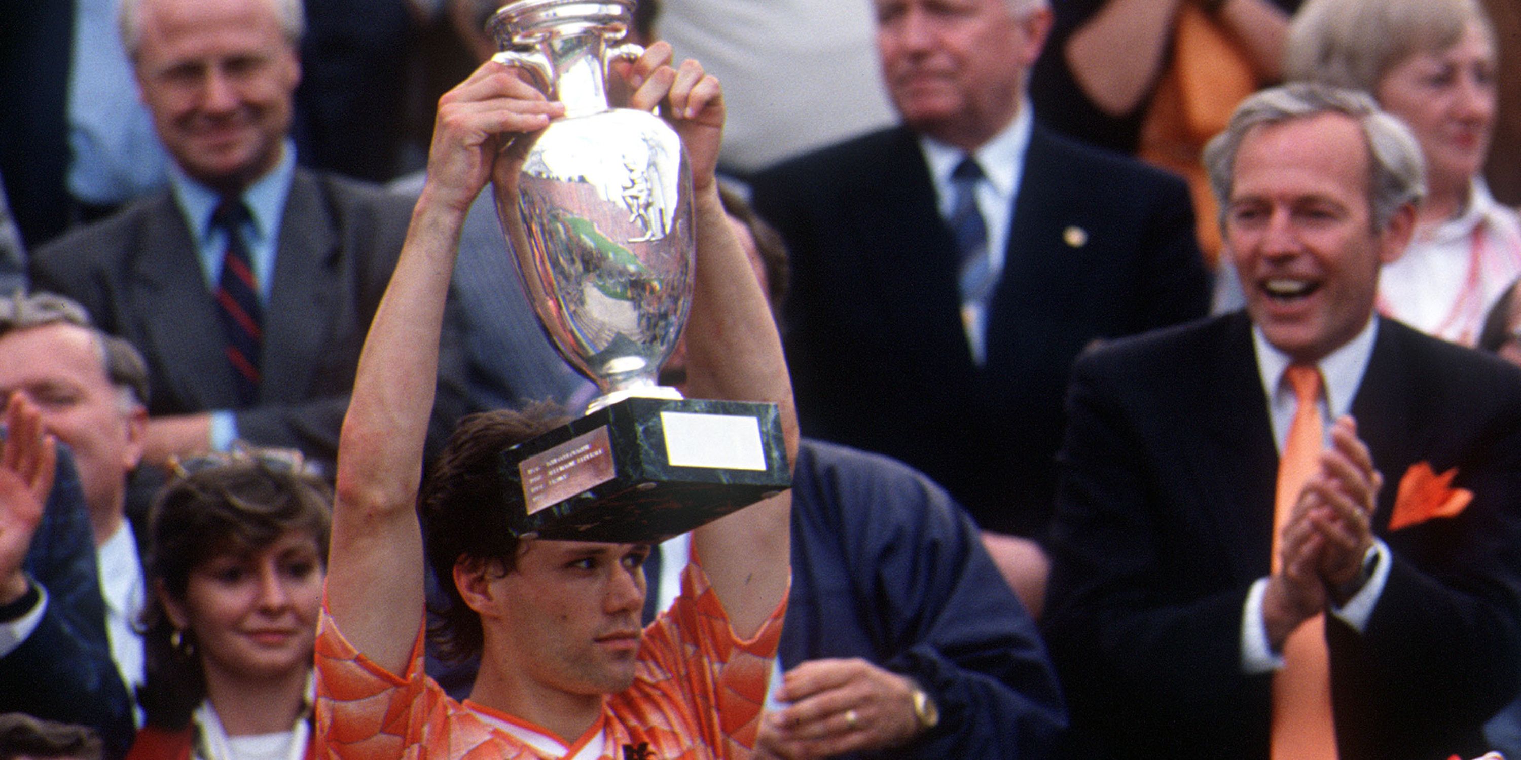 AI Ranks the 20 Greatest Footballers of All Time