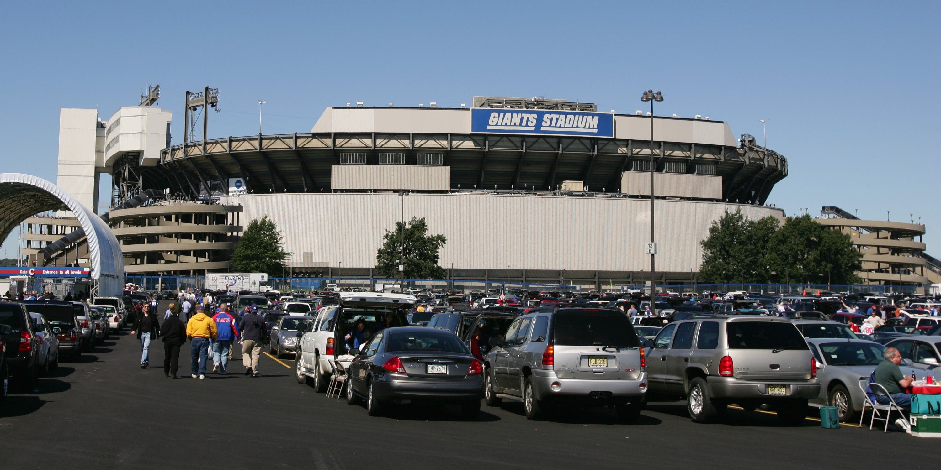10 Old NFL Stadiums That Were Abandoned