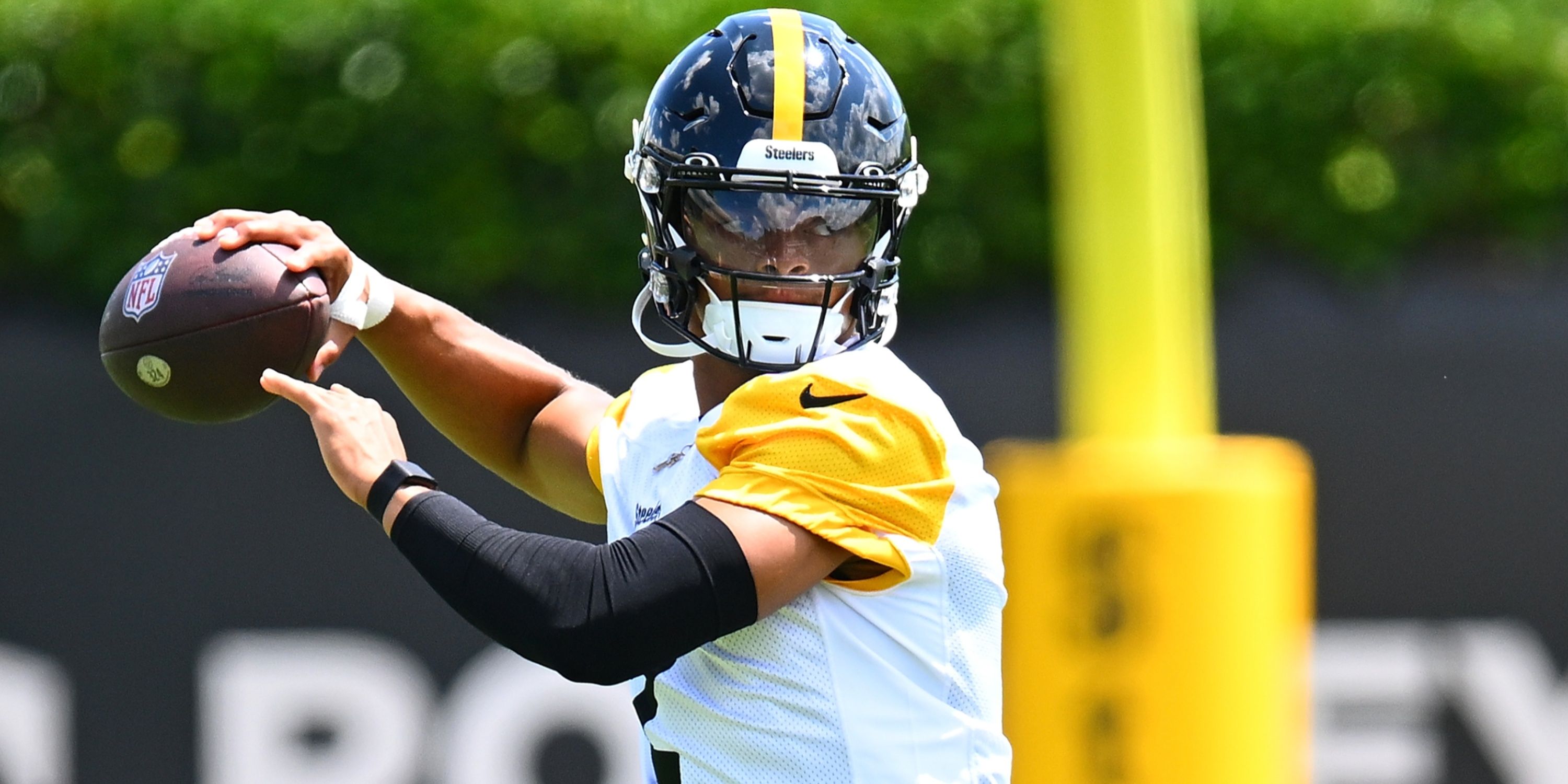 Why Justin Fields Will Be the Steelers' Starting QB By Week 10
