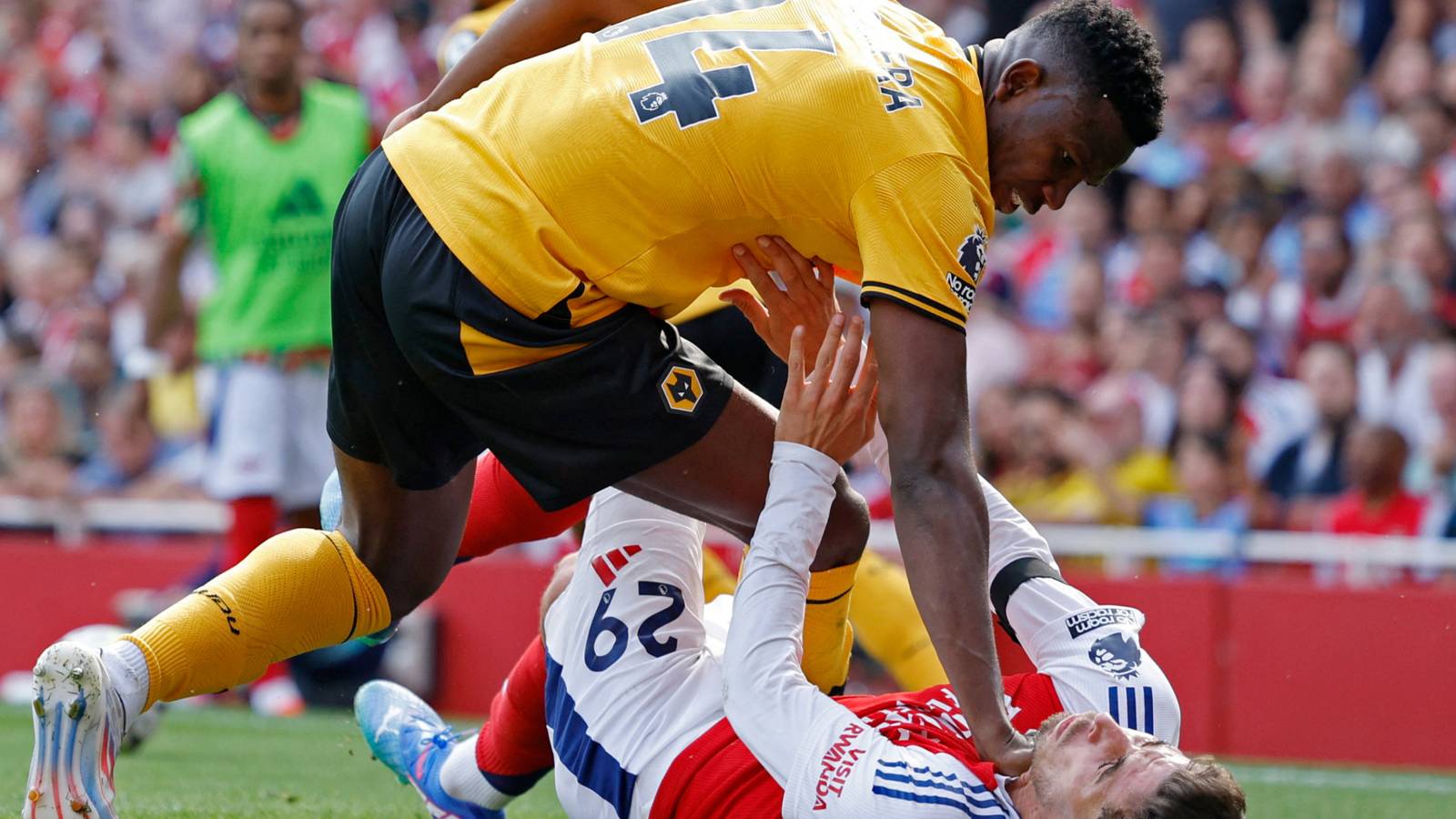 Why Yerson Mosquera Wasn't Sent off for Choking Arsenal's Kai Havertz