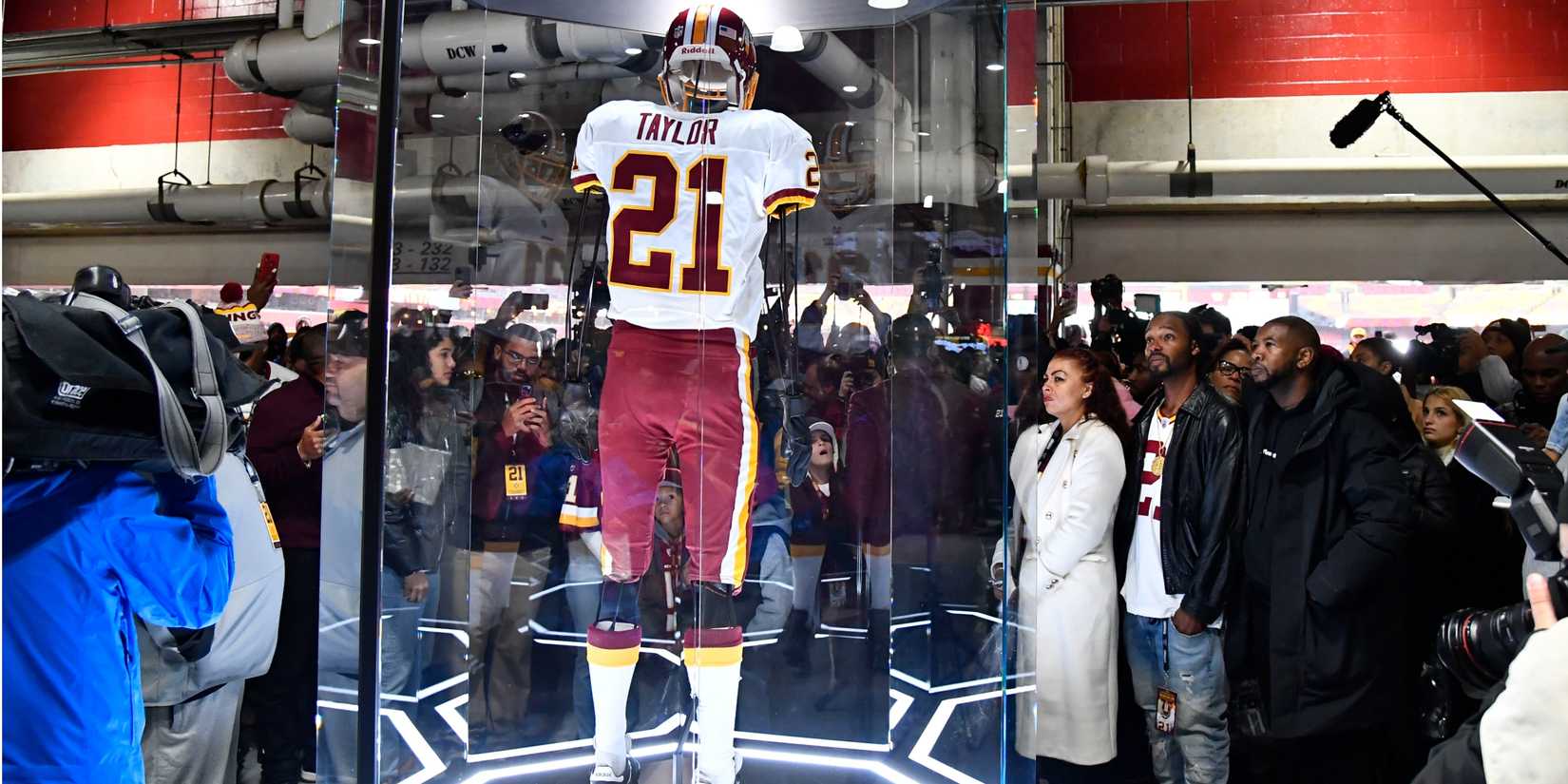 Washington Commanders Are Building New Sean Taylor Statue
