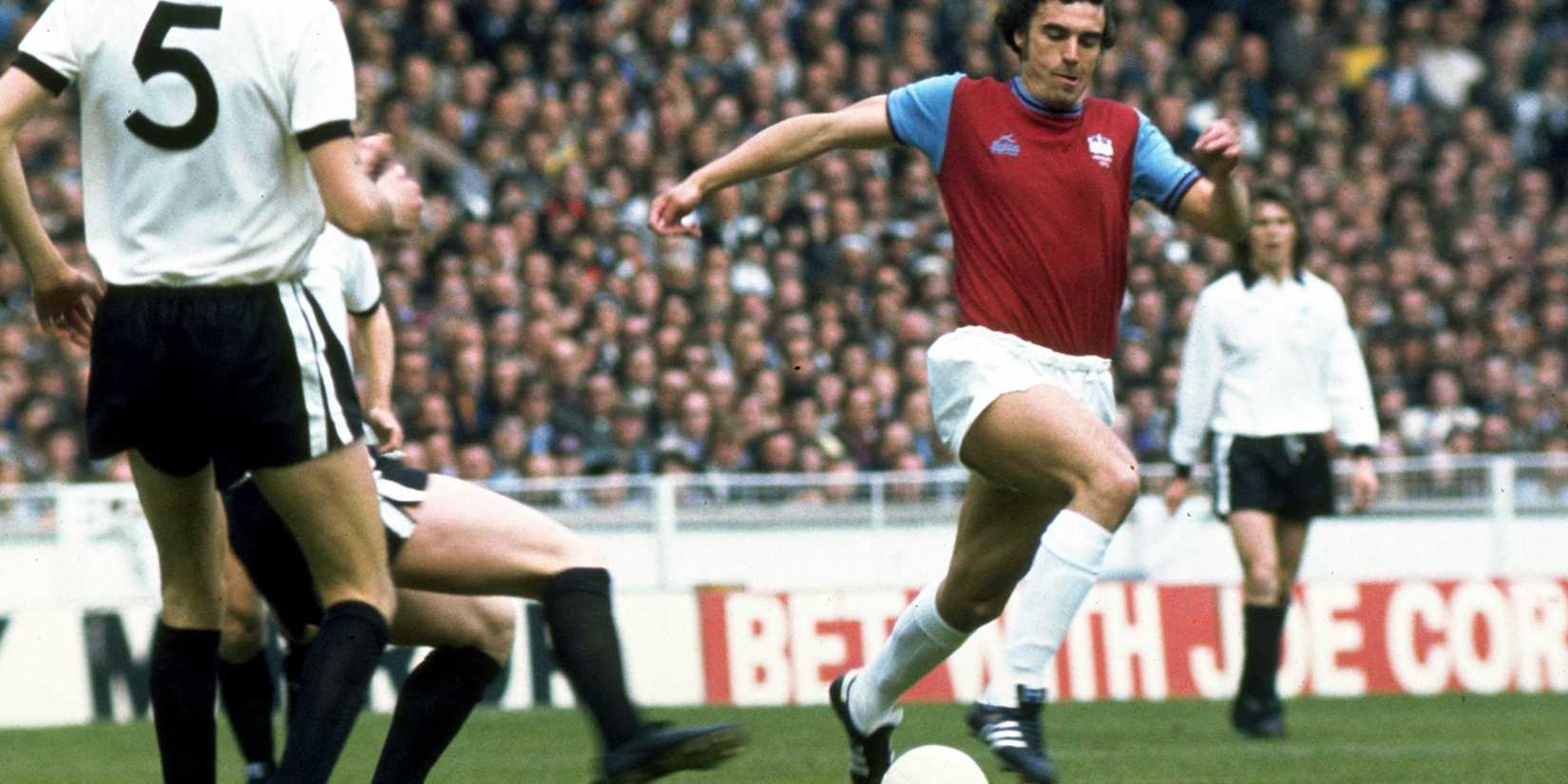 11 Most Intelligent British Footballers in History [Ranked]