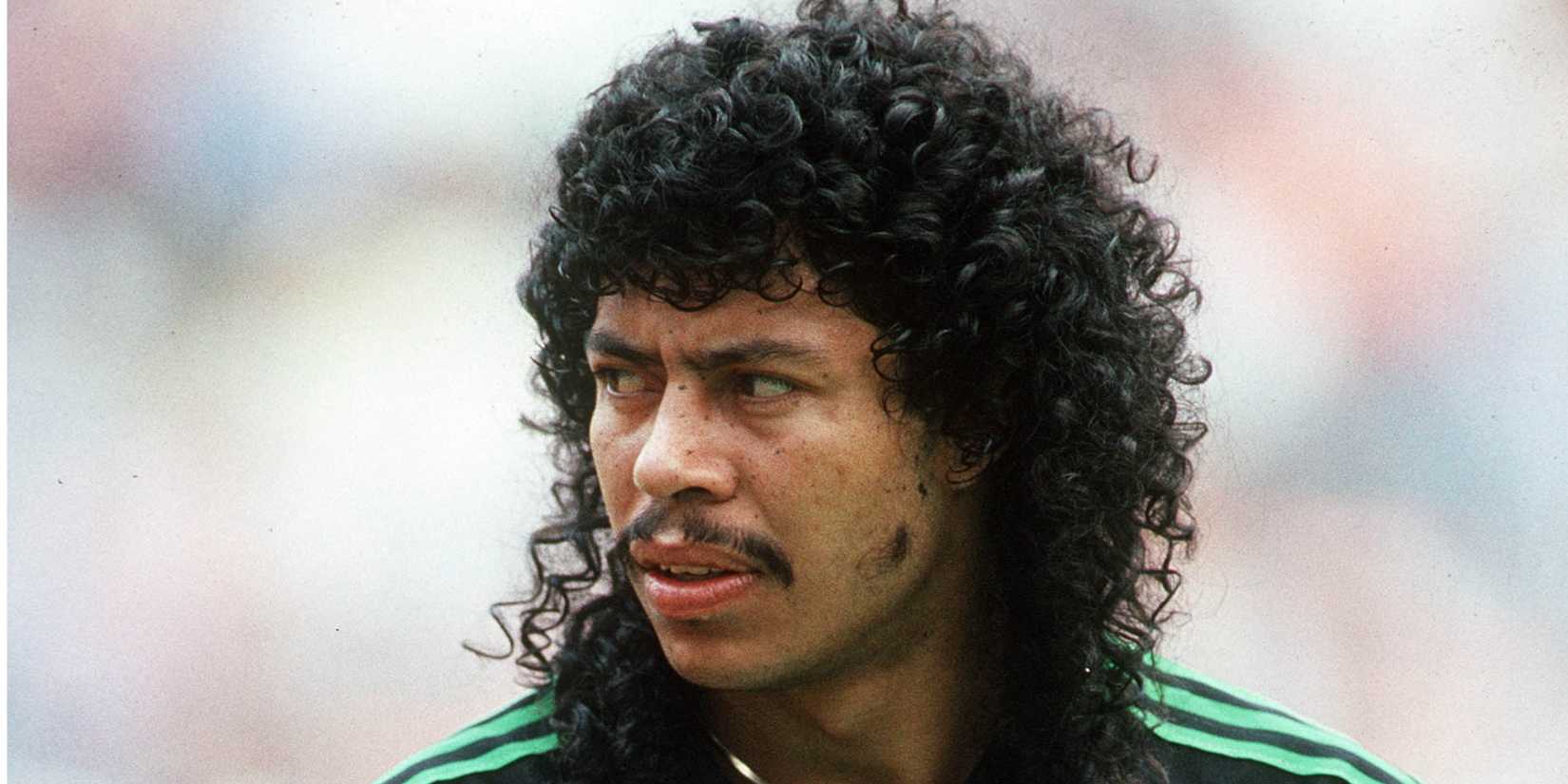10 Most Entertaining Players in Football History [Ranked]