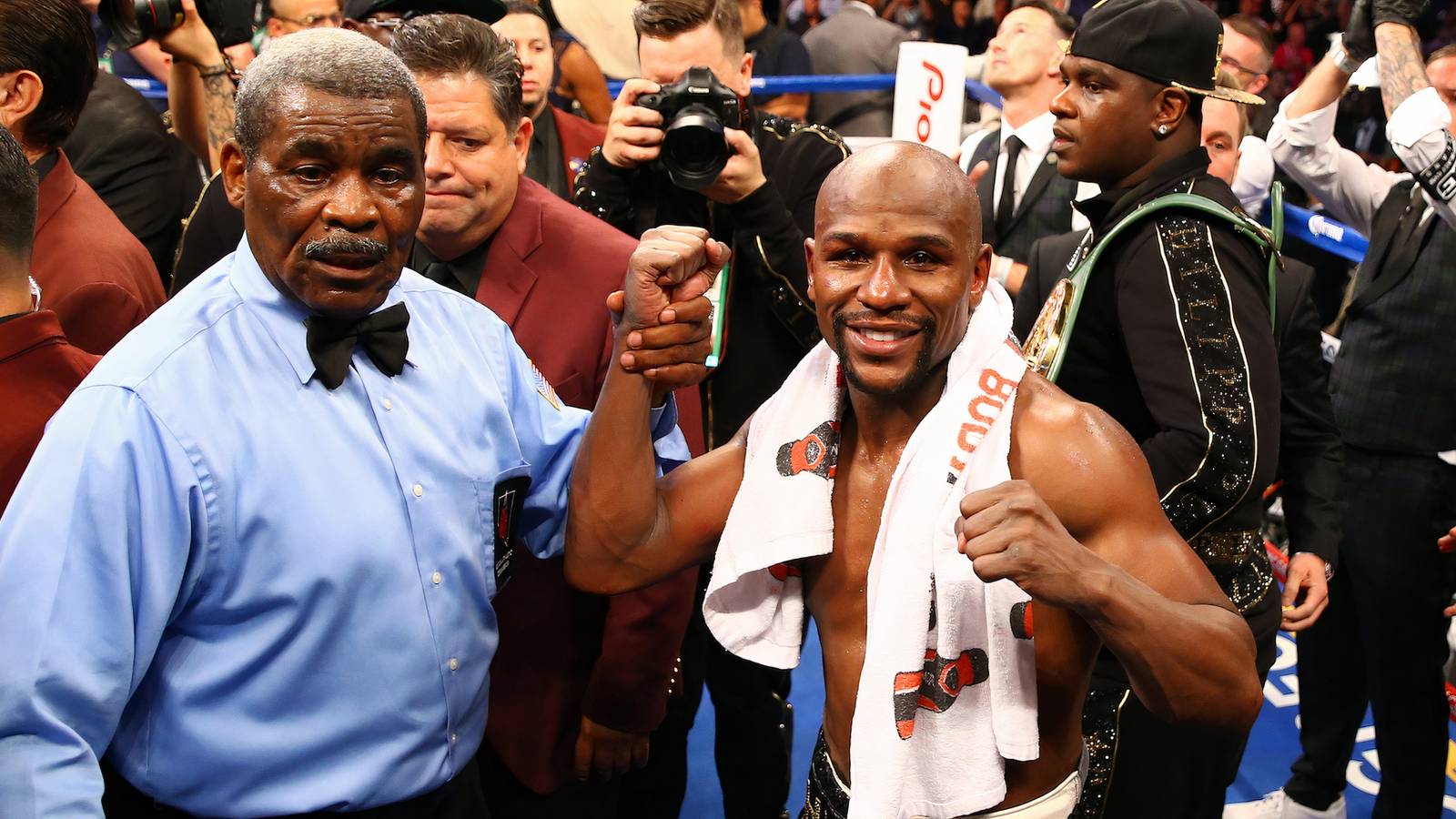 Floyd Mayweather Fires Referee After he Scolded Him During Gotti Boxing ...