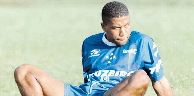 10 Greatest Ecuador Players in Football History [Ranked]