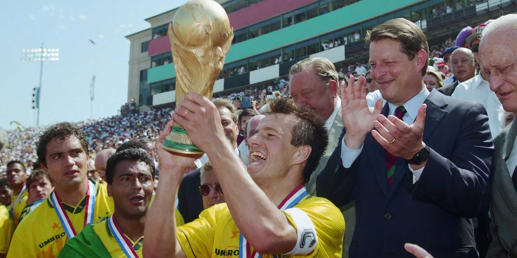 20 Best Midfielders in Football History Ranked by AI
