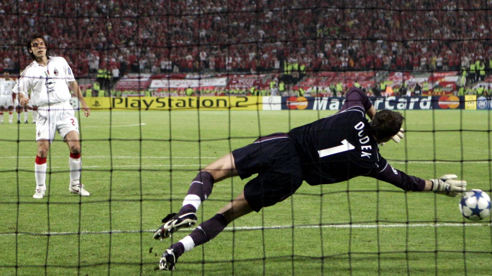 How Far Jerzy Dudek Was Off His Line in 2005 Champions League Final