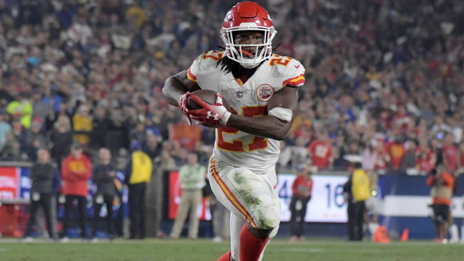 Fantasy Football: Kareem Hunt's Return to K.C. Could Impact Chiefs Offense