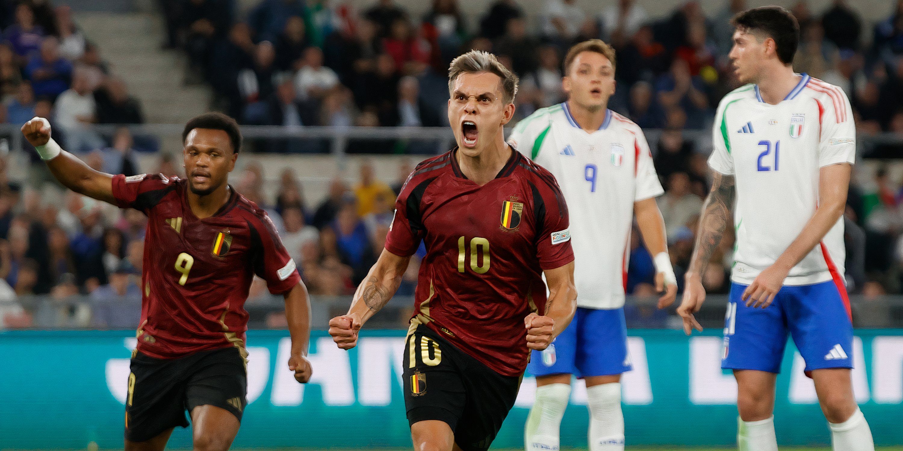 10 Most Two-Footed Players in Football Right Now [Ranked]