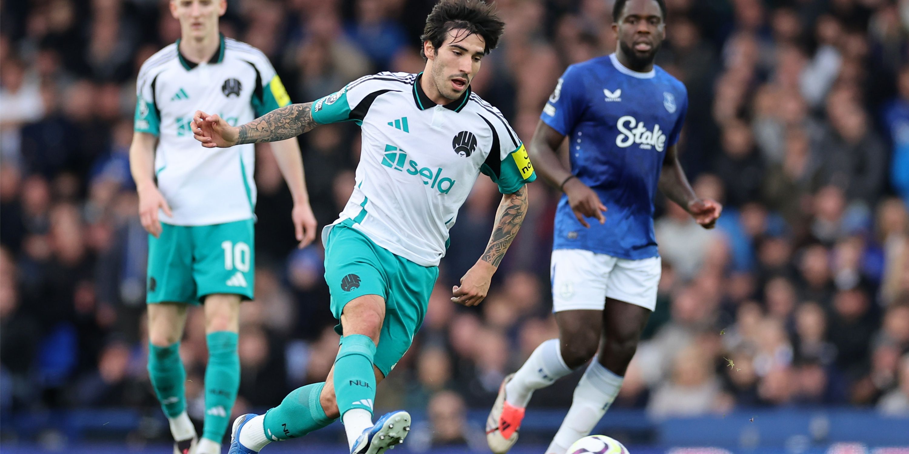 Fans 'Boo' Eddie Howe Decision During Newcastle 0-1 Brighton