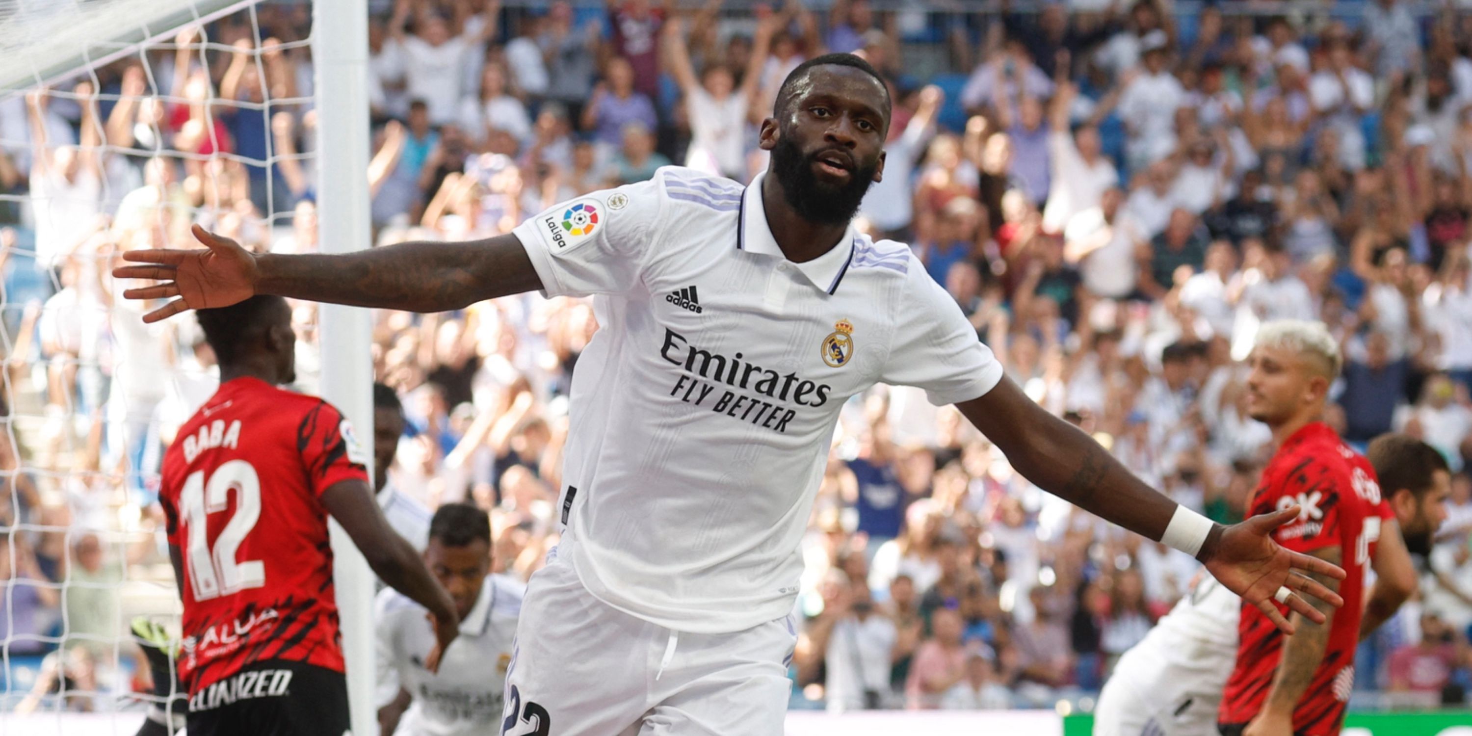 10 Fastest Defenders in Football History [Ranked]