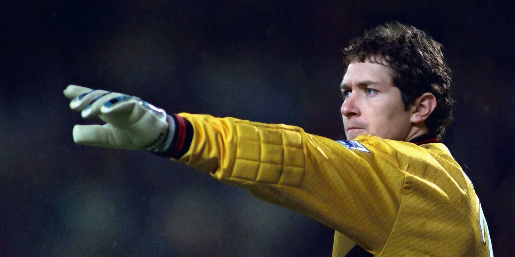 10 Greatest Northern Ireland Goalkeepers in Football History [Ranked]