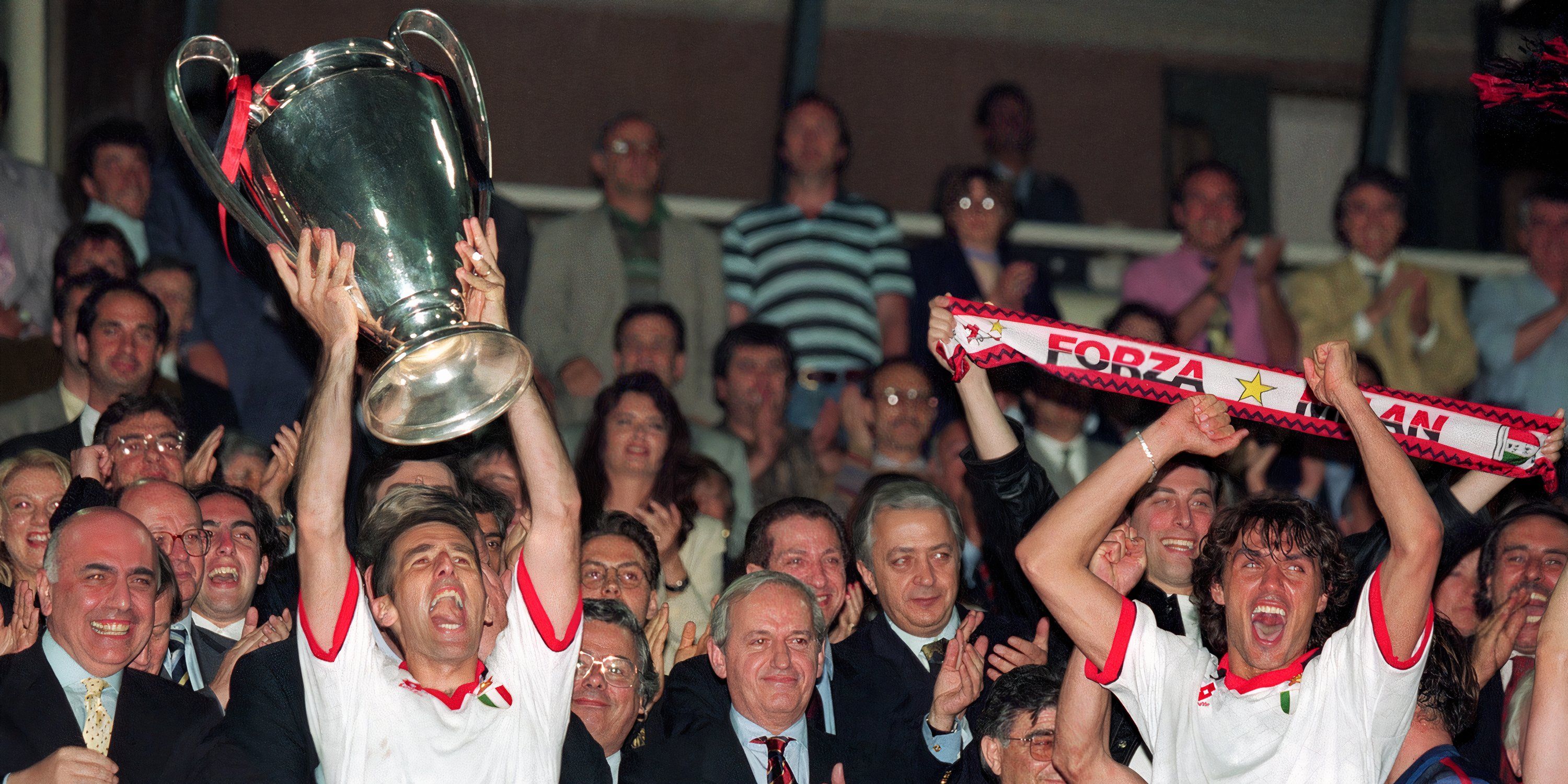 10 Greatest Defensive Full-Backs in Football History [Ranked]