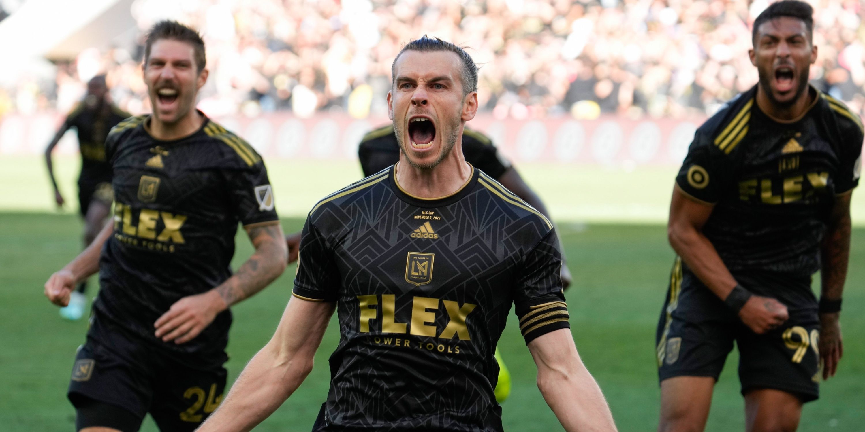 LAFC's Olivier Giroud could be better off bench behind Jeremy Ebobisse