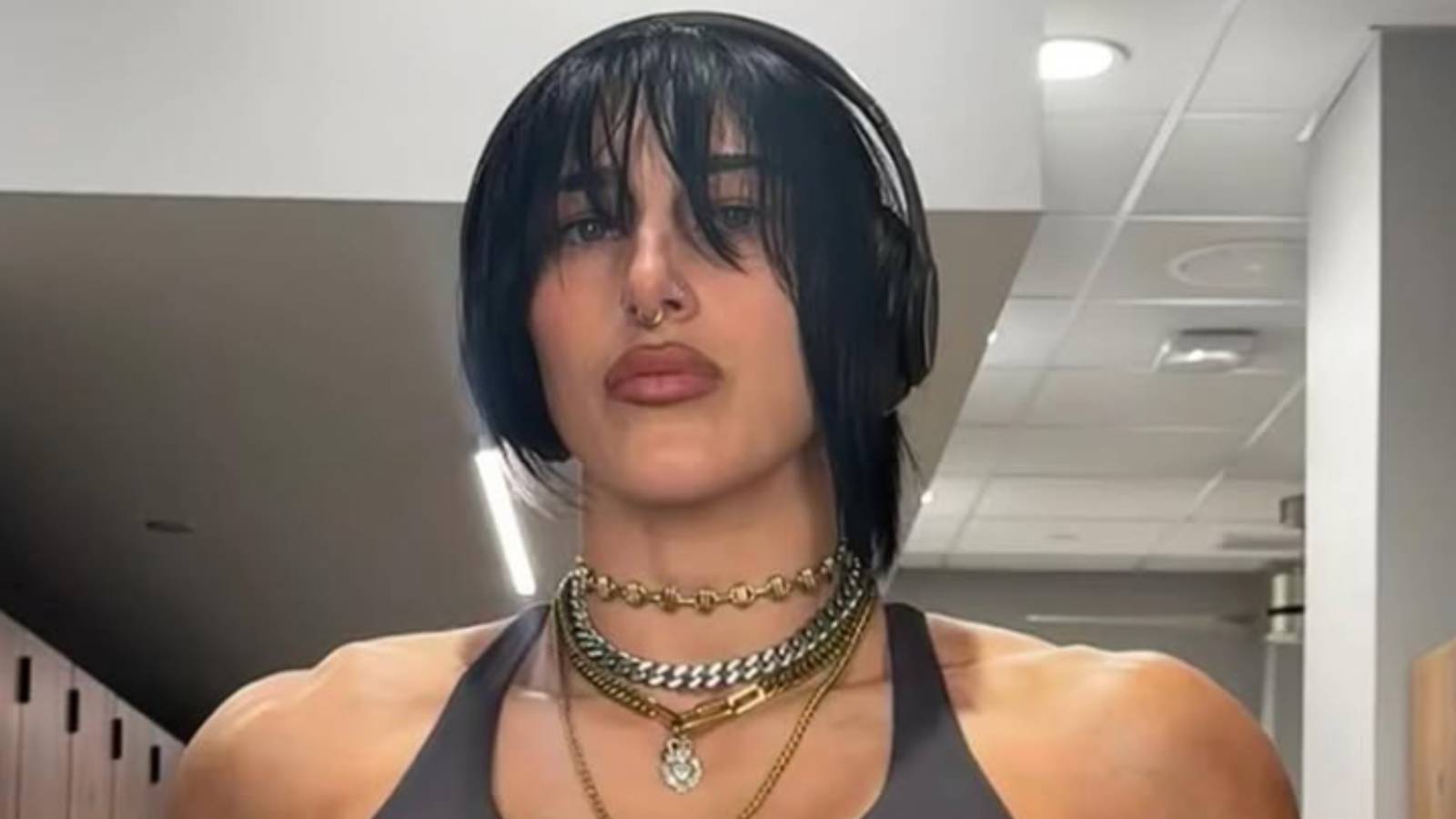 Rhea Ripley Flexes Gigantic Back Muscles on WWE Raw