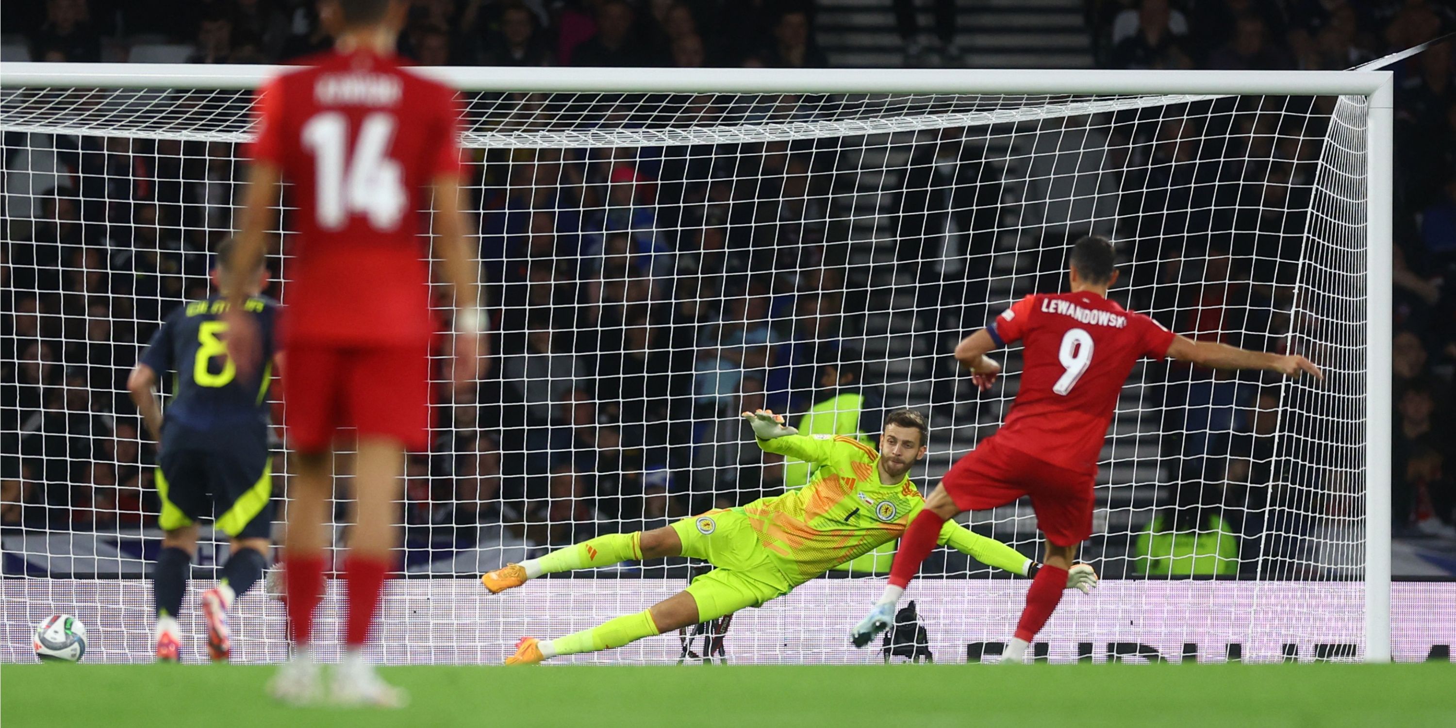 Robert Lewandowski Named 50k-Seater British Stadium he 'Loves to Play at'