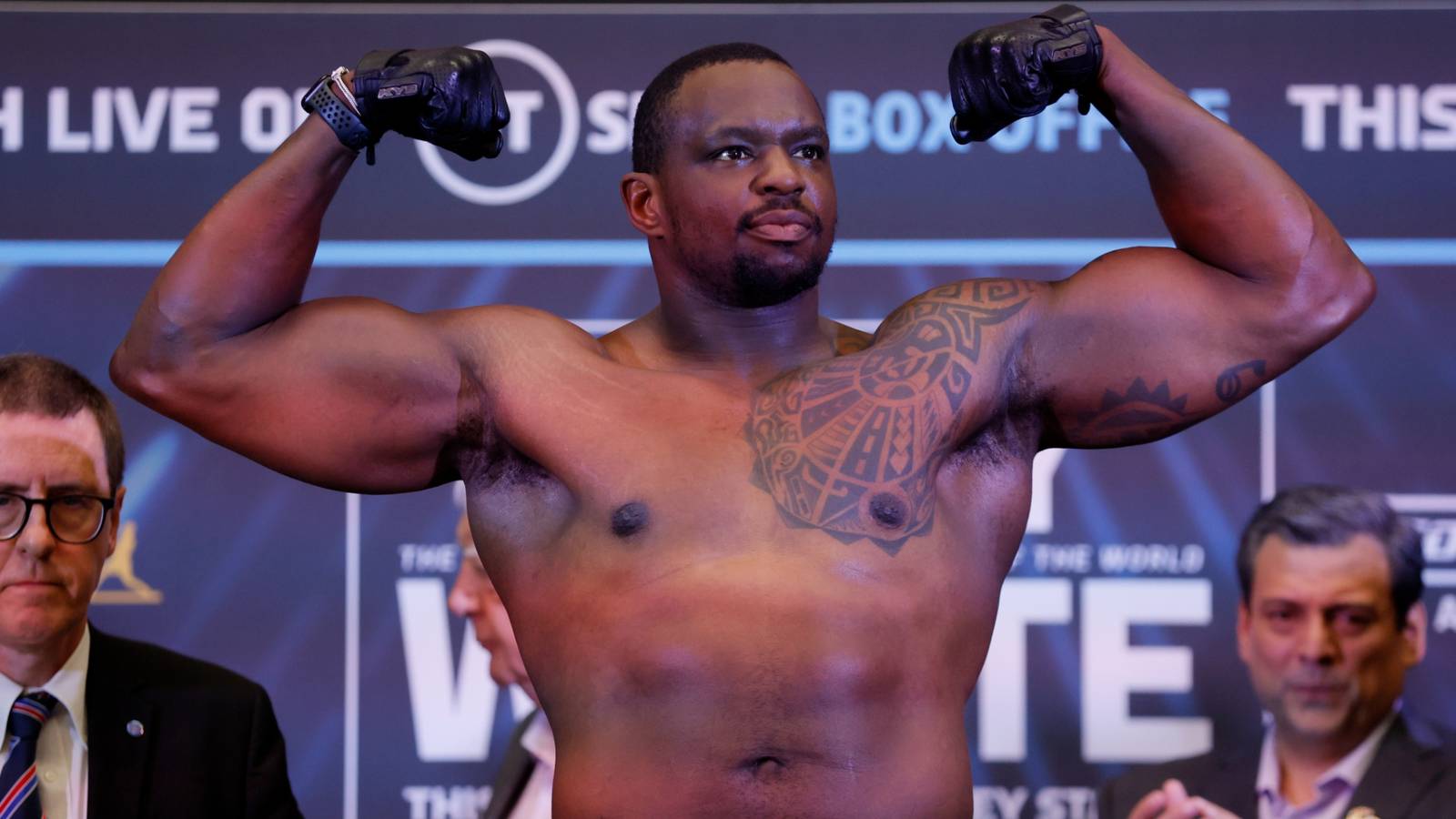 Dillian Whyte Reveals Image of Finger He 'Crushed' in Training