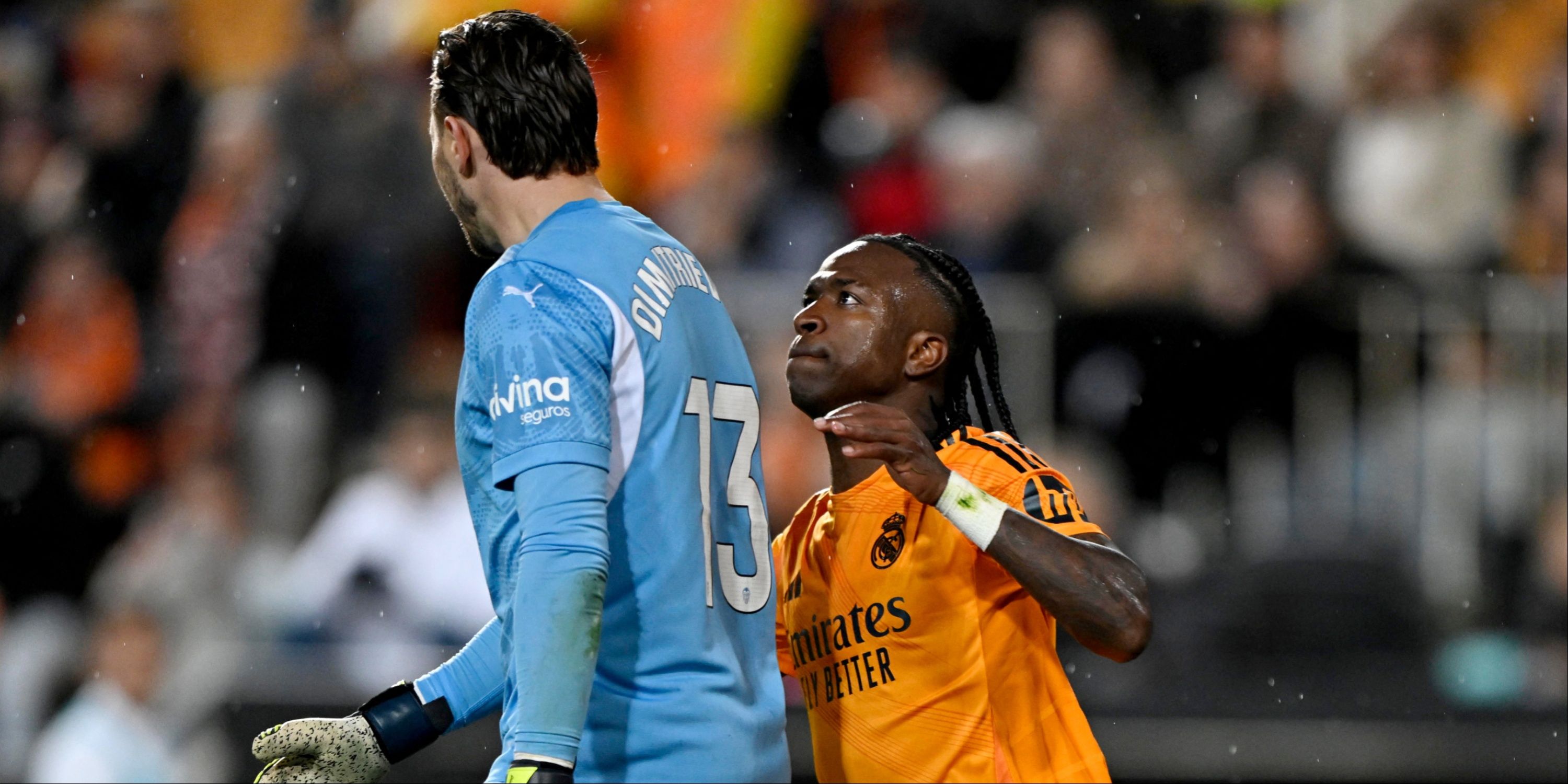 New Footage of What Valencia Goalkeeper Did Before Vinicius Jr's Red Card Emerges